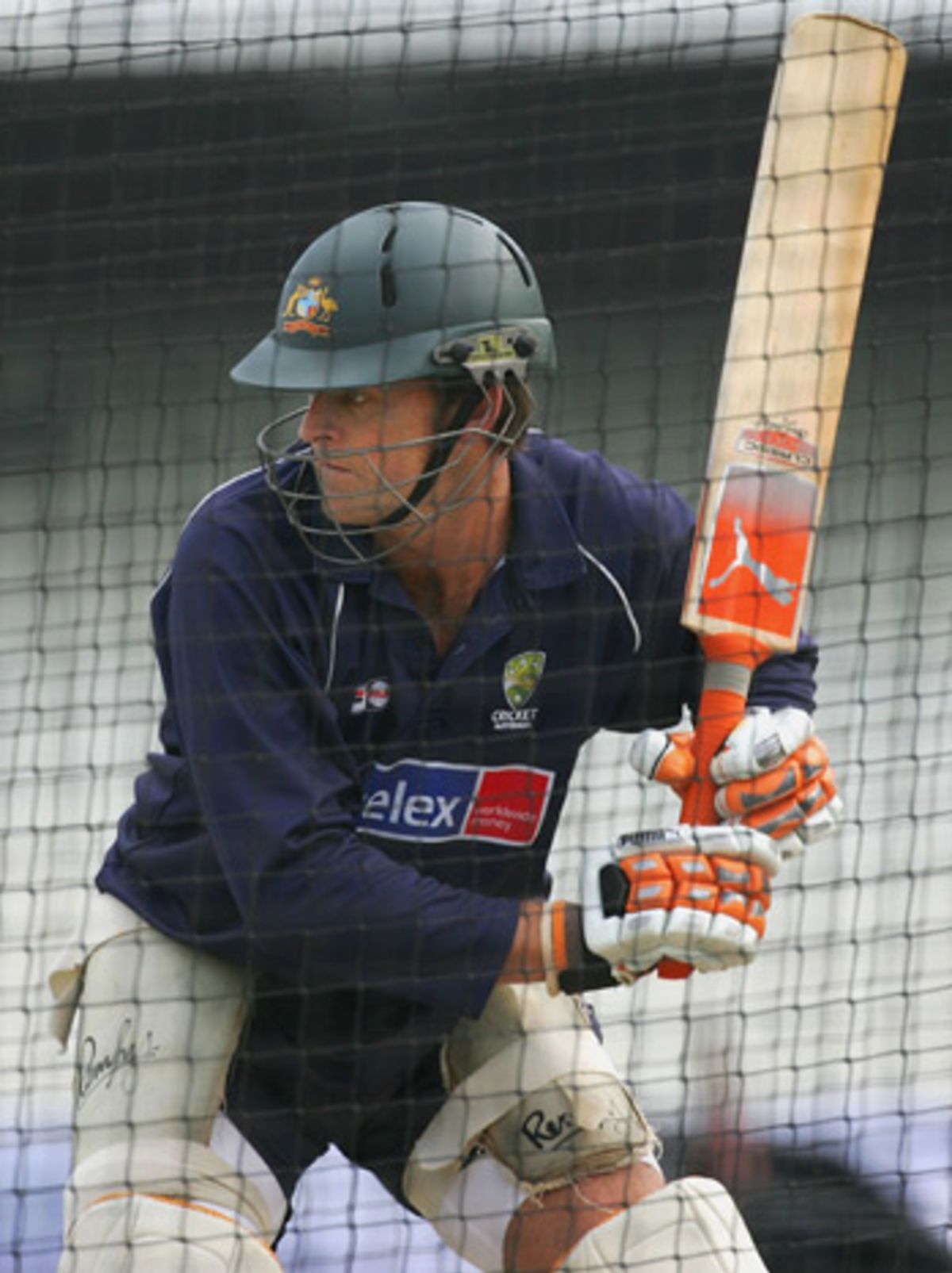 Adam Gilchrist concentrates hard | ESPNcricinfo.com