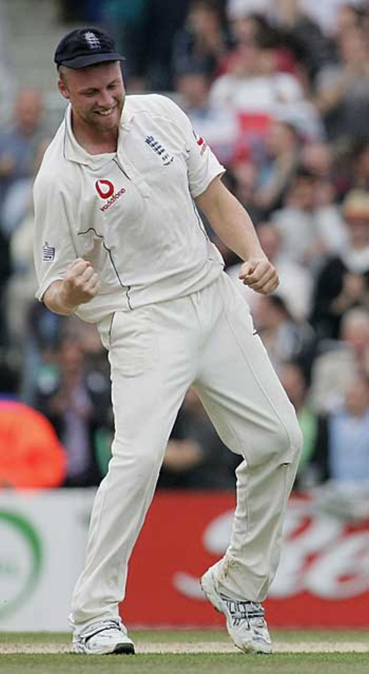 Andrew Flintoff's team-mates rush to congratulate him | ESPNcricinfo.com