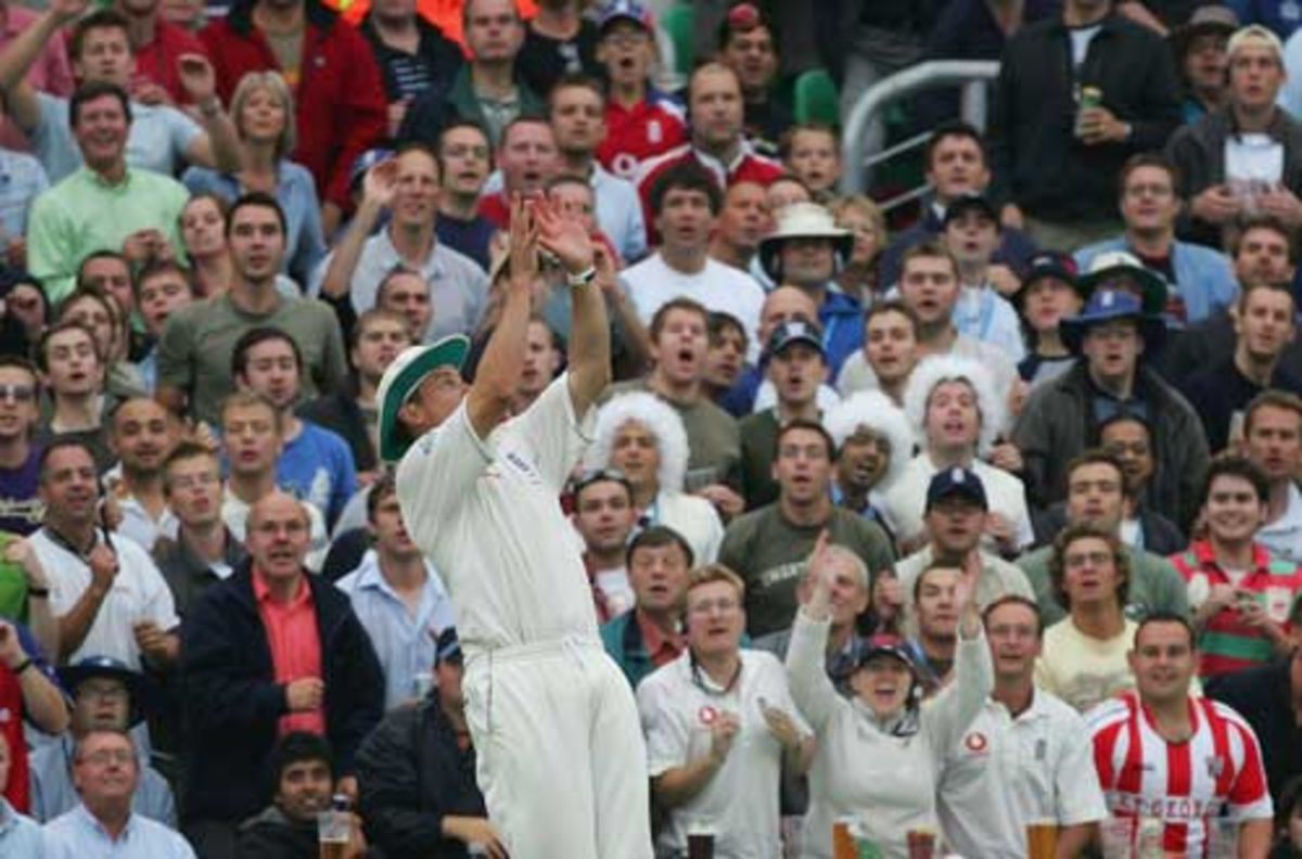 Ashley Giles takes an excellent catch in the deep | ESPNcricinfo.com