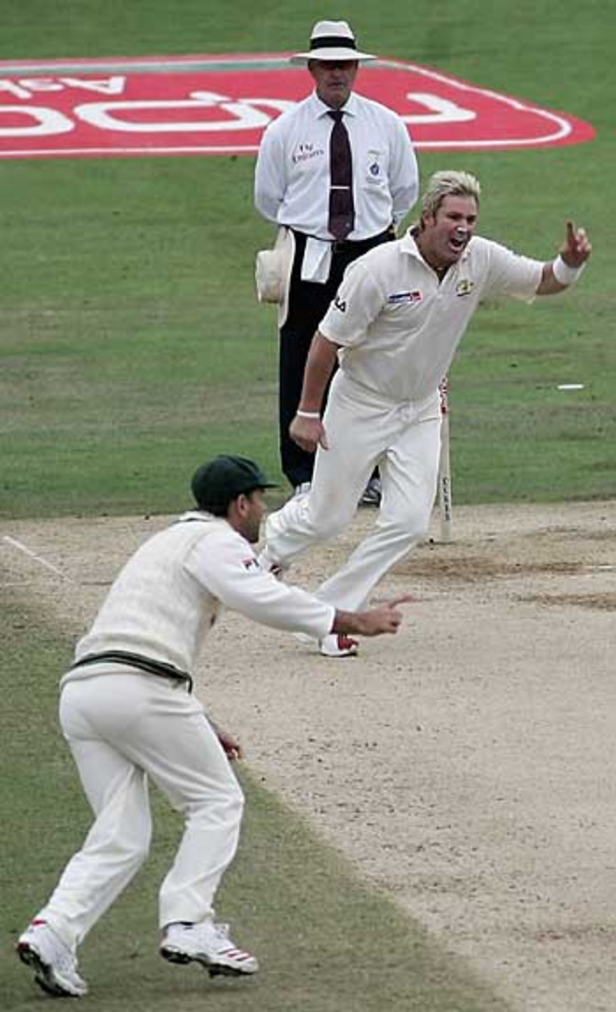 Shane Warne and Ricky Ponting celebrate | ESPNcricinfo.com Shane Warne and Ricky Ponting celebrate | ESPNcricinfo.com