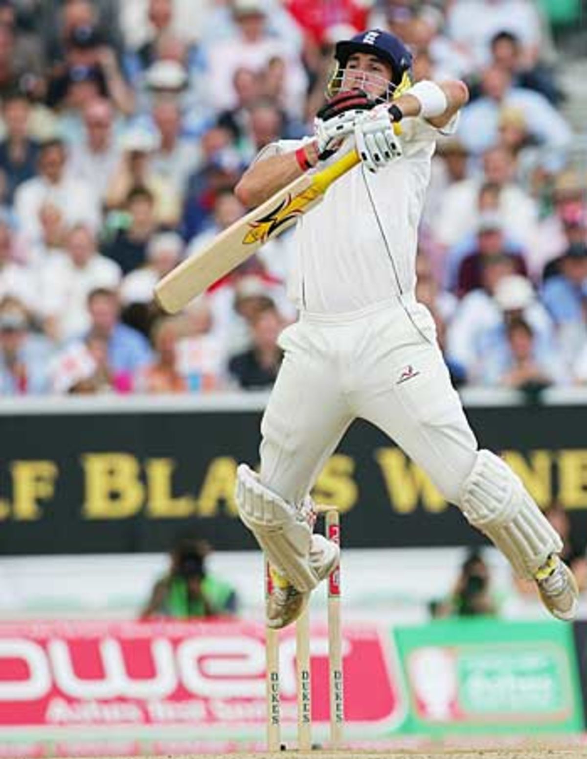 People crowd around a pub to catch a glimpse of the Ashes ...