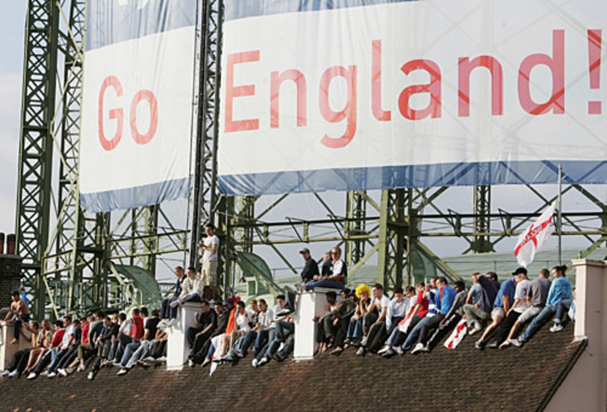 Go England! Spectators grab any vantage point possible | ESPNcricinfo.com