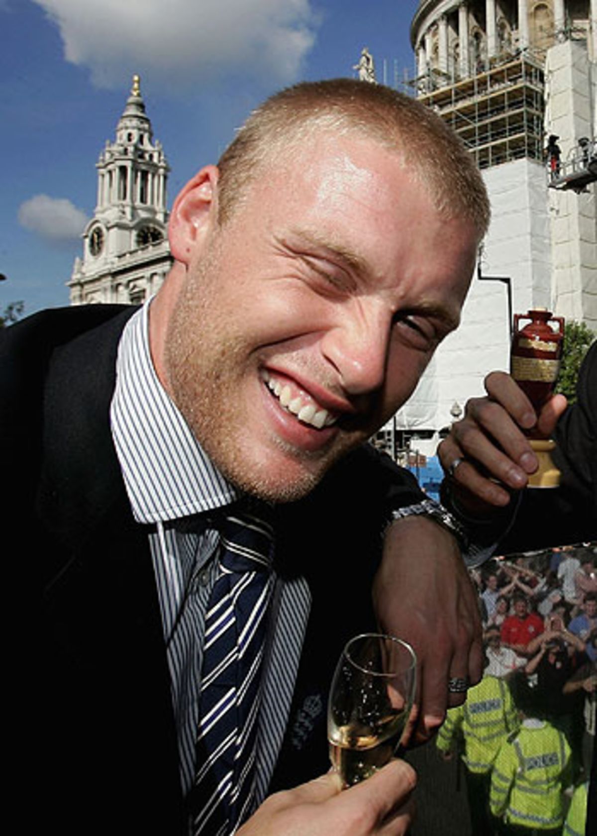 Andrew Flintoff holds aloft the replica urn | ESPNcricinfo.com