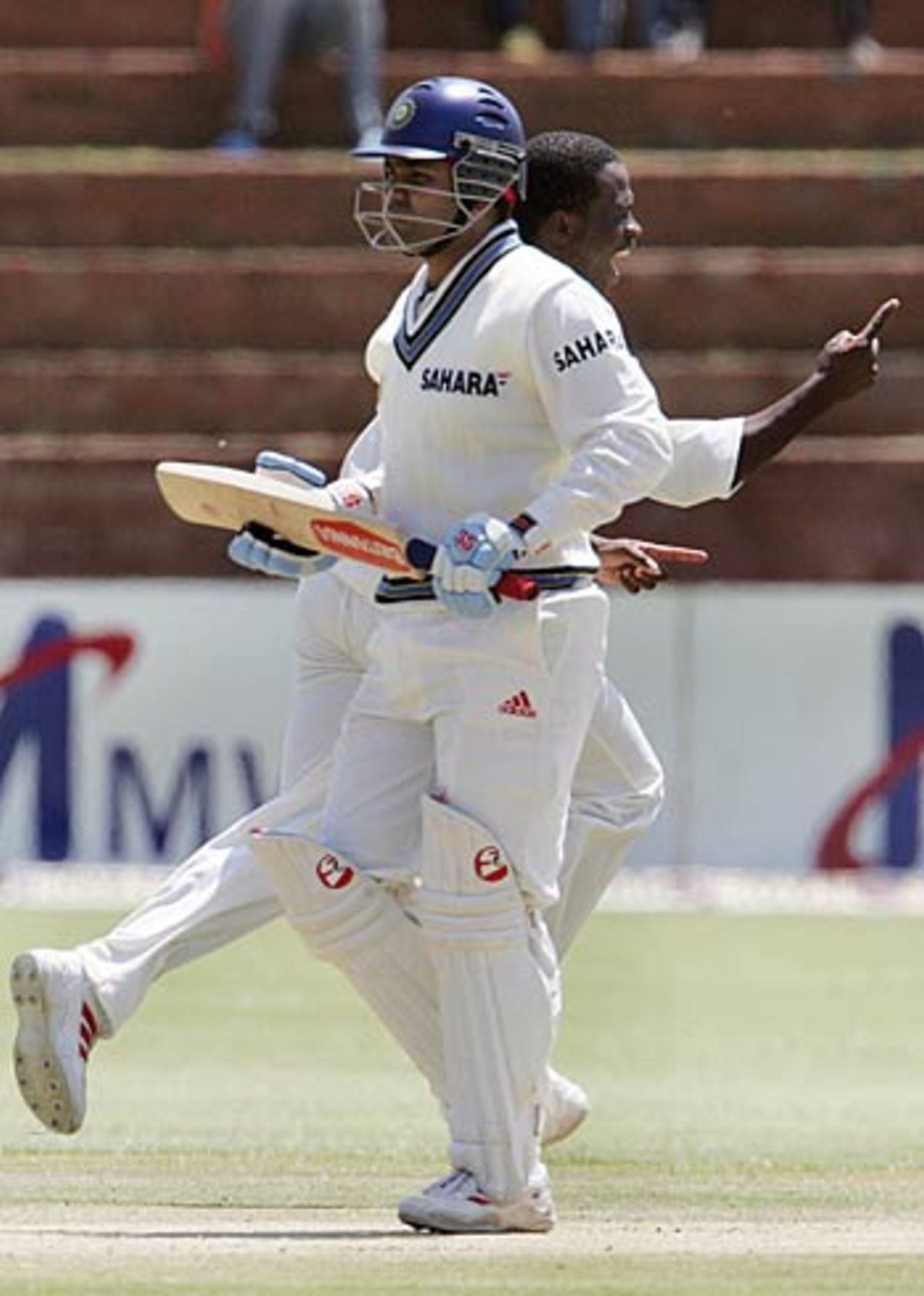Blessing Mahwire takes evasive action | ESPNcricinfo.com