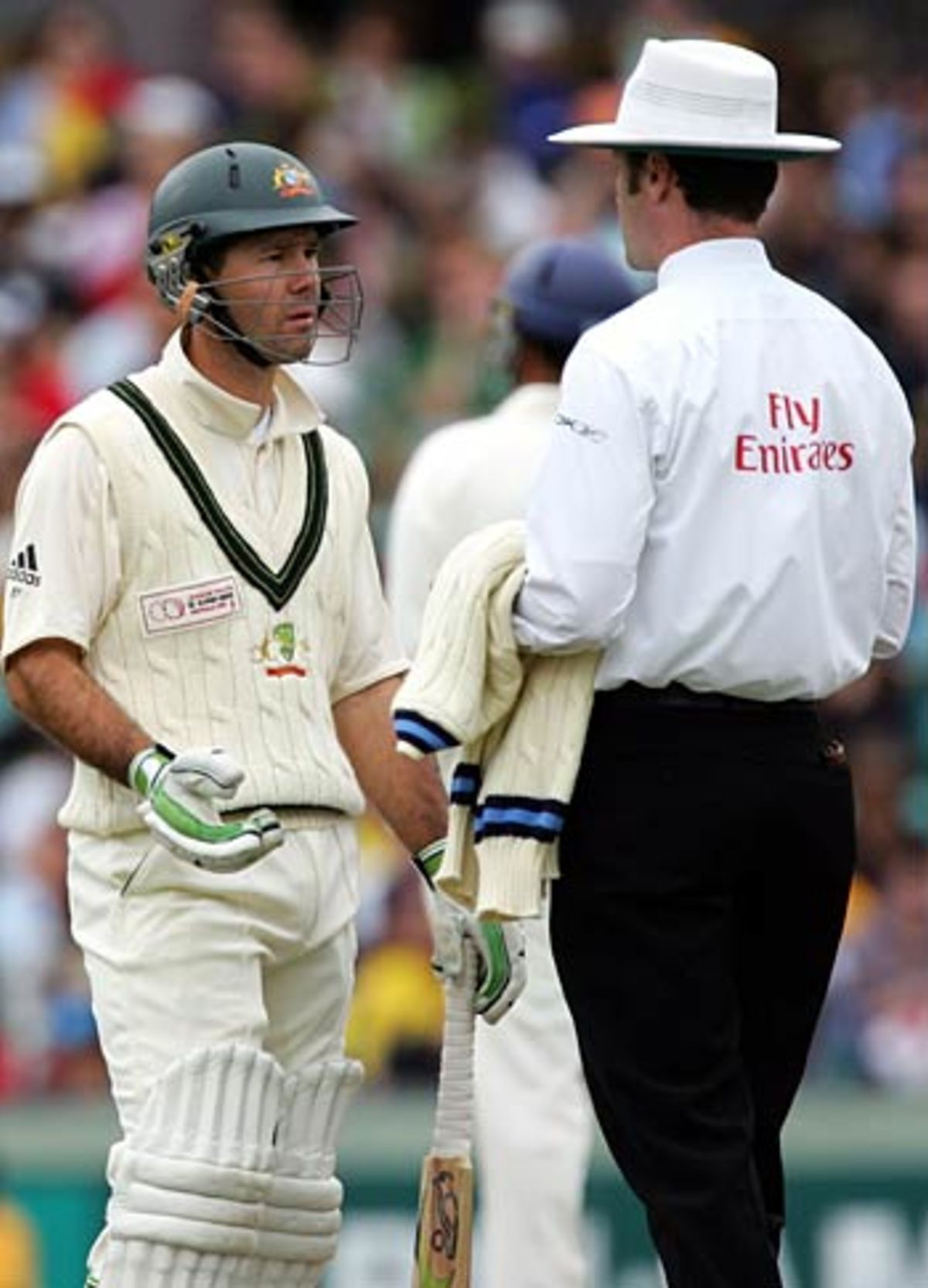 Ricky Ponting having an chat with Simon Taufel | ESPNcricinfo.com
