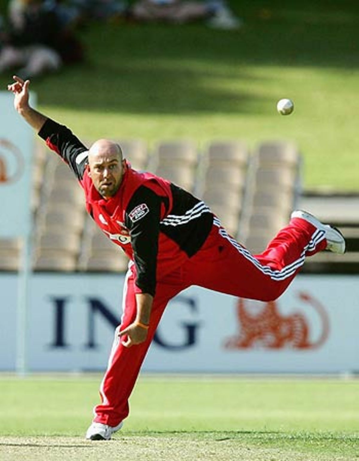 Graham Manou and Dan Cullen celebrate a wicket | ESPNcricinfo.com