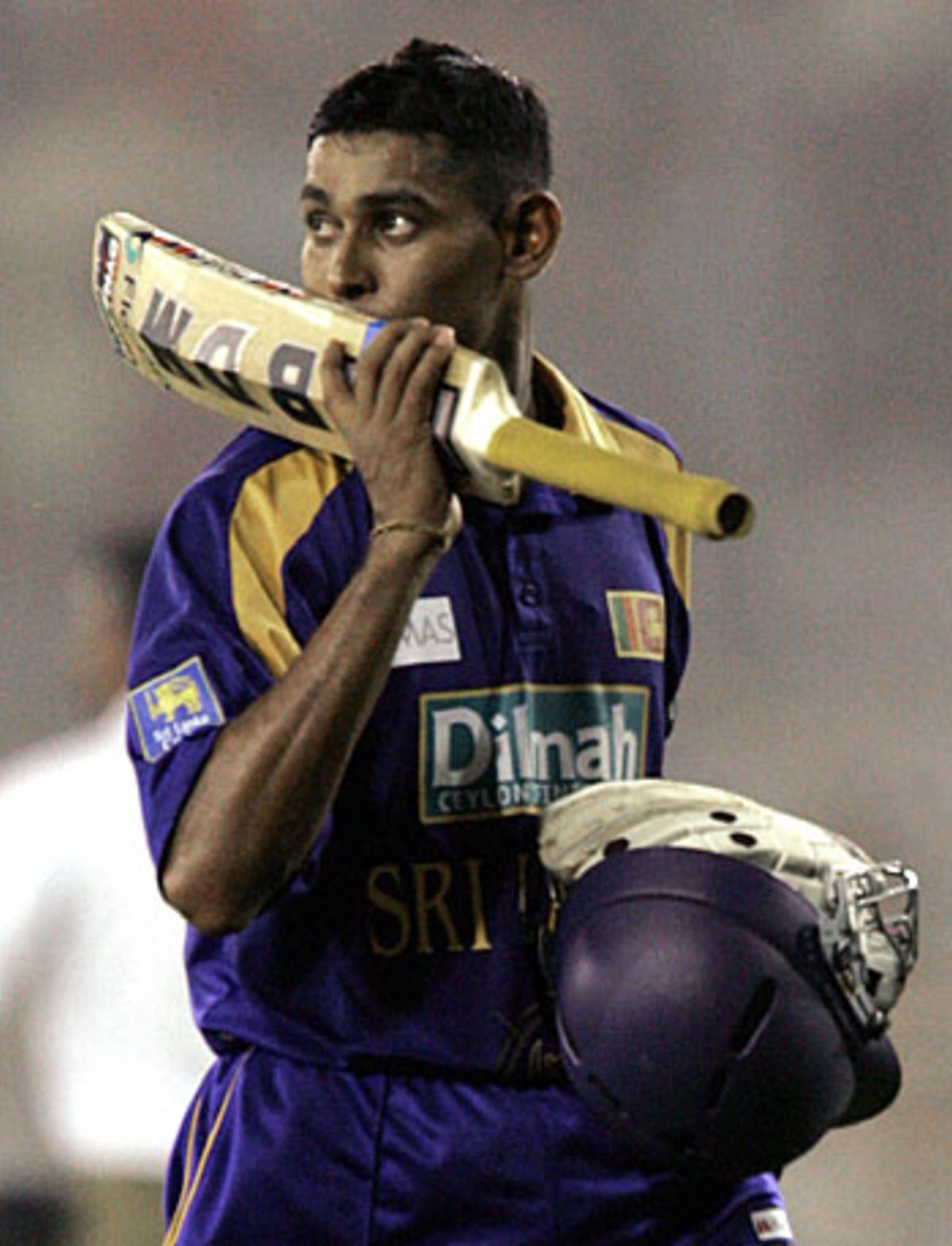 Tillakaratne Dilshan celebrates leading Sri Lanka to victory ...