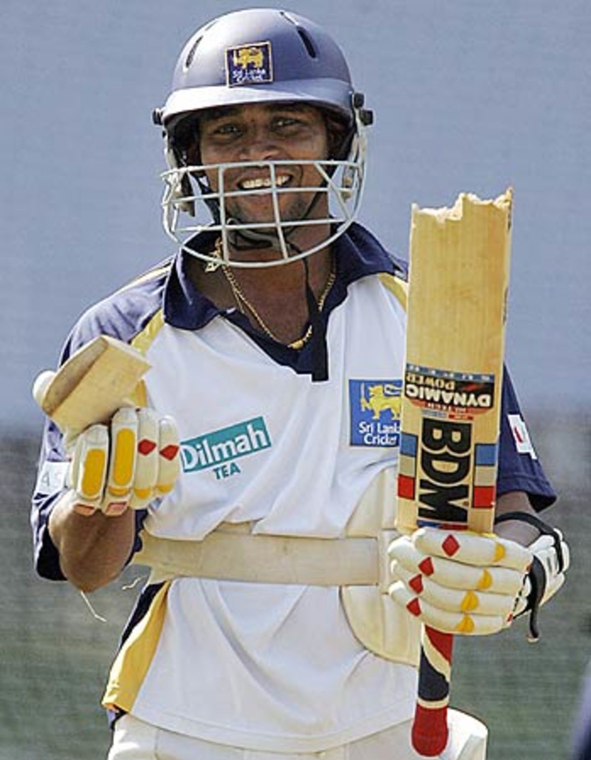 Tillakaratne Dilshan holds up the remains of his bat | ESPNcricinfo.com