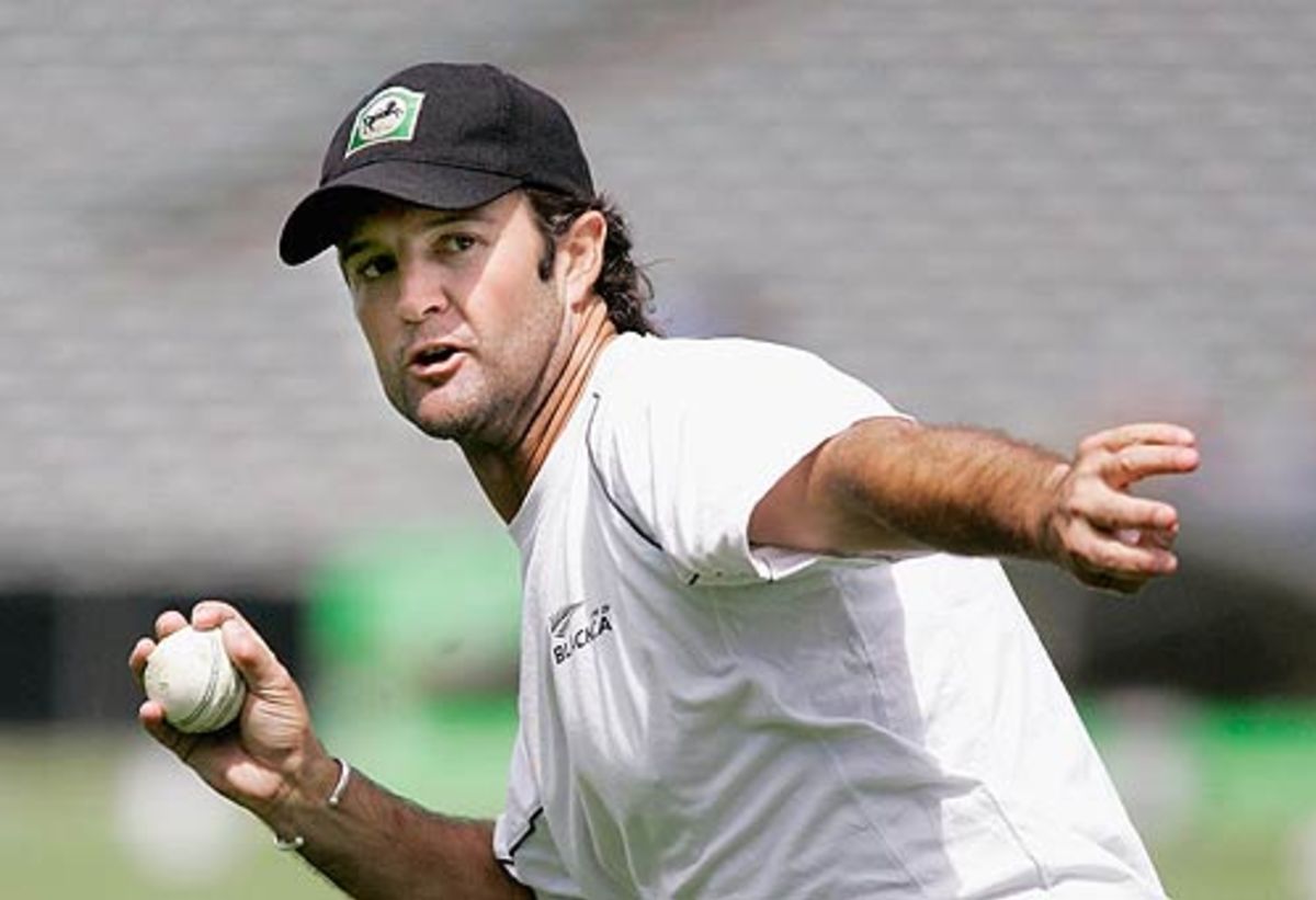 Nathan Astle practices his fielding | ESPNcricinfo.com