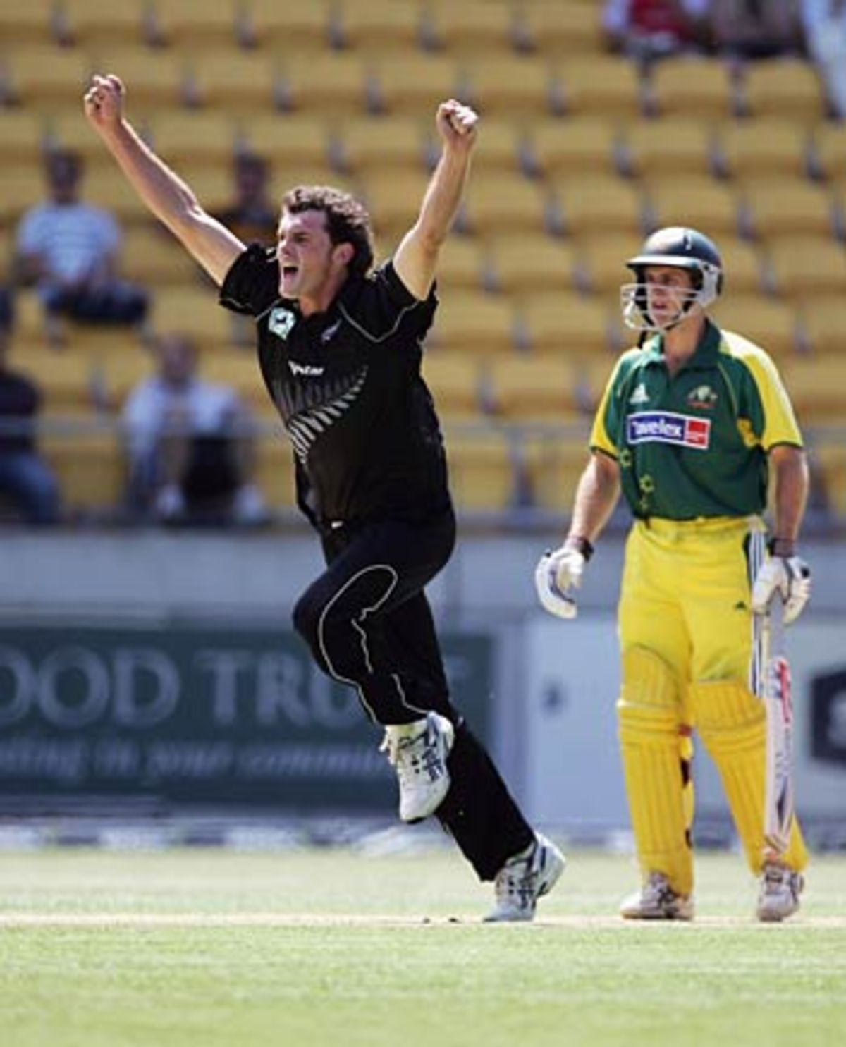 Kyle Mills is overjoyed after Adam Gilchrist falls | ESPNcricinfo.com