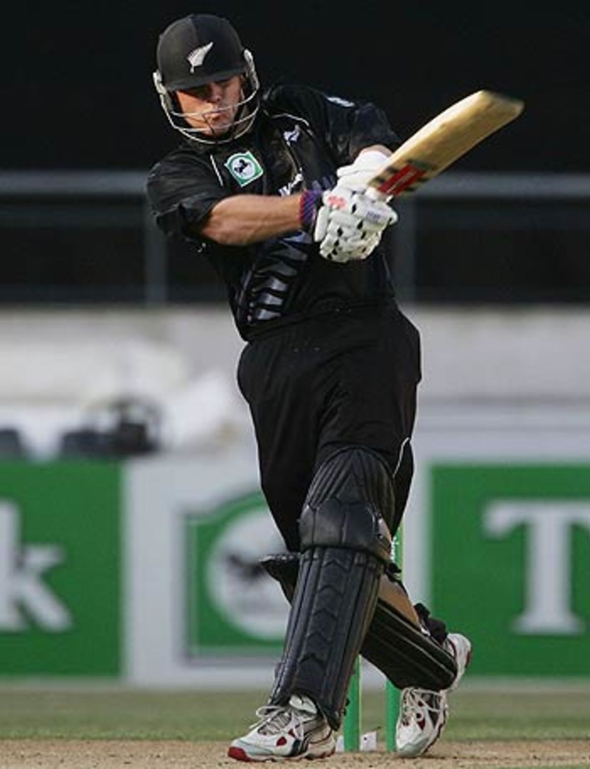 Lou Vincent pulls during his 71 off 49 balls | ESPNcricinfo.com