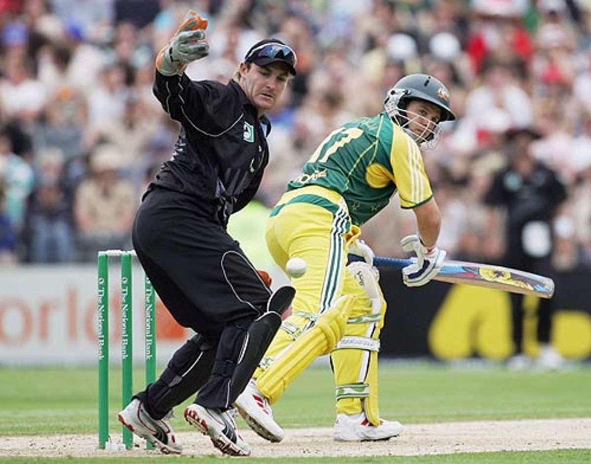 Brad Hodge runs one down to third man | ESPNcricinfo.com