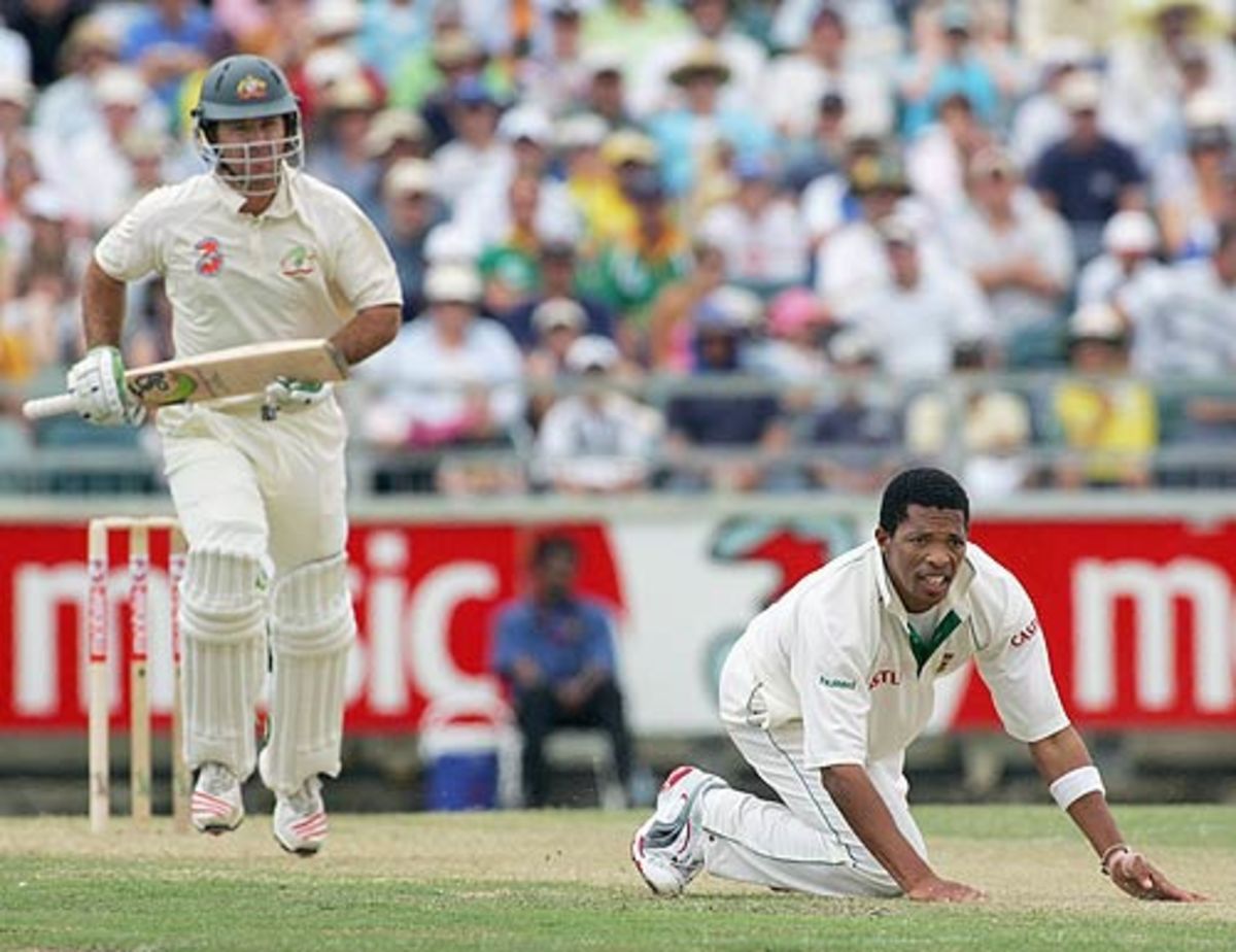 Makhaya Ntini fields off his own bowling | ESPNcricinfo.com