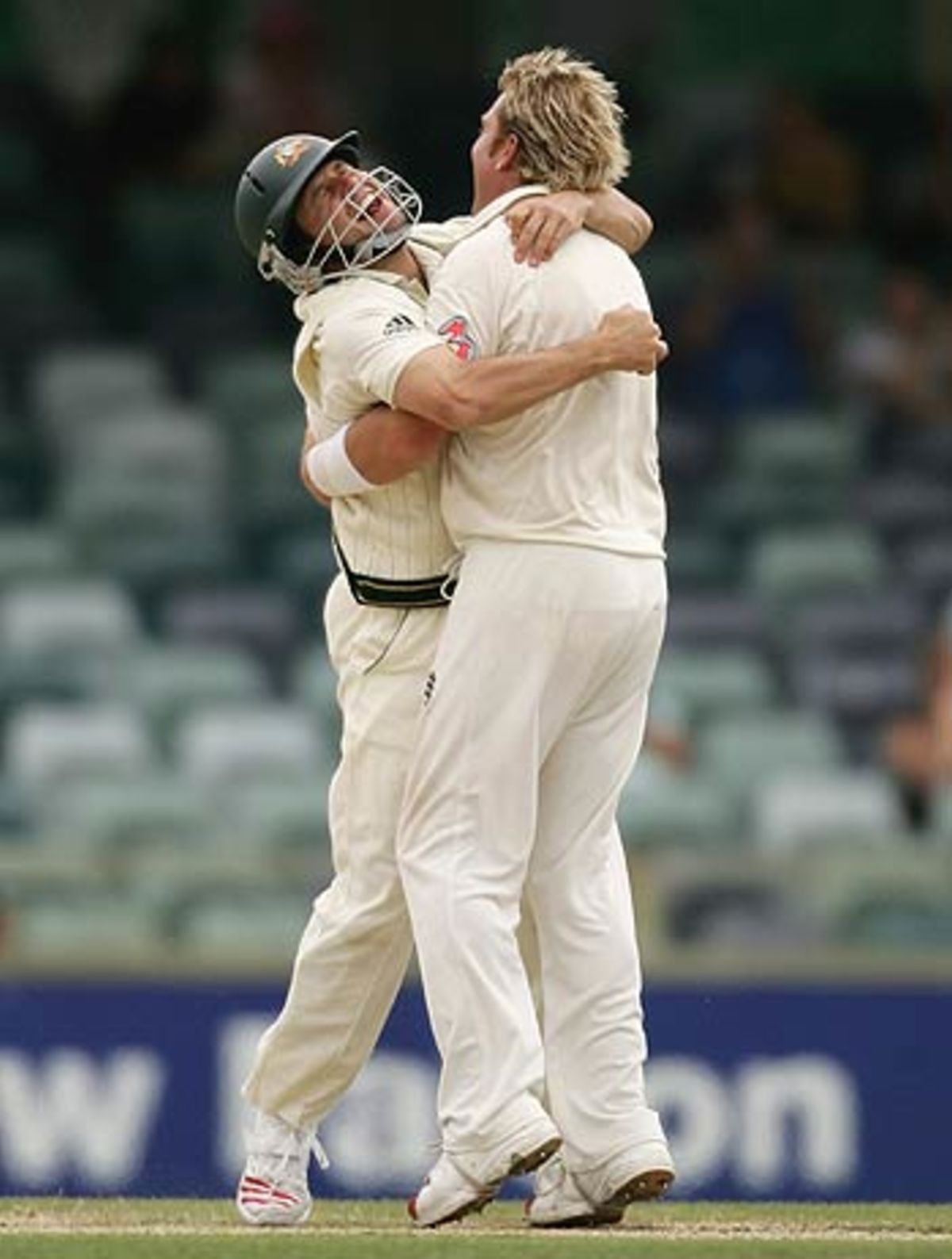 Brad Hodge and Shane Warne celebrate AB de Villiers' wicket ... Brad Hodge and Shane Warne celebrate AB de Villiers' wicket ...