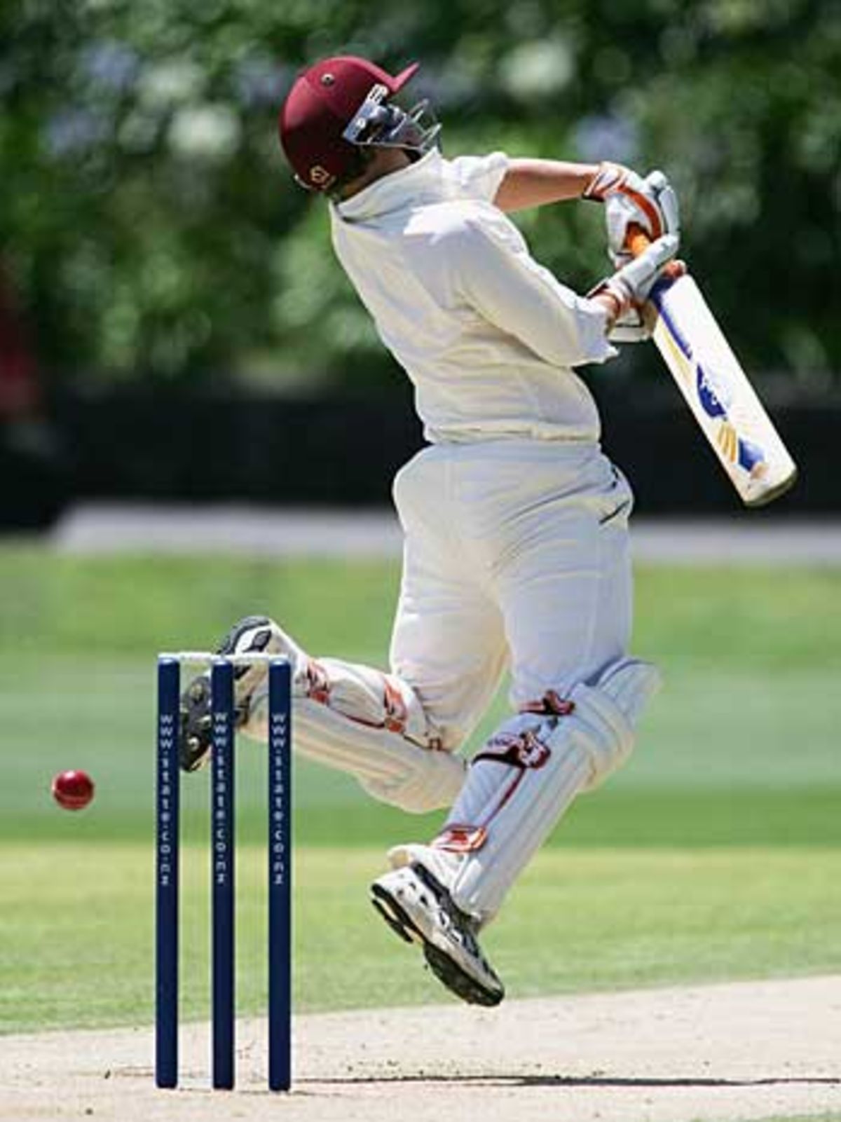 Kyle Mills races in for Auckland | ESPNcricinfo.com Kyle Mills races in for Auckland | ESPNcricinfo.com