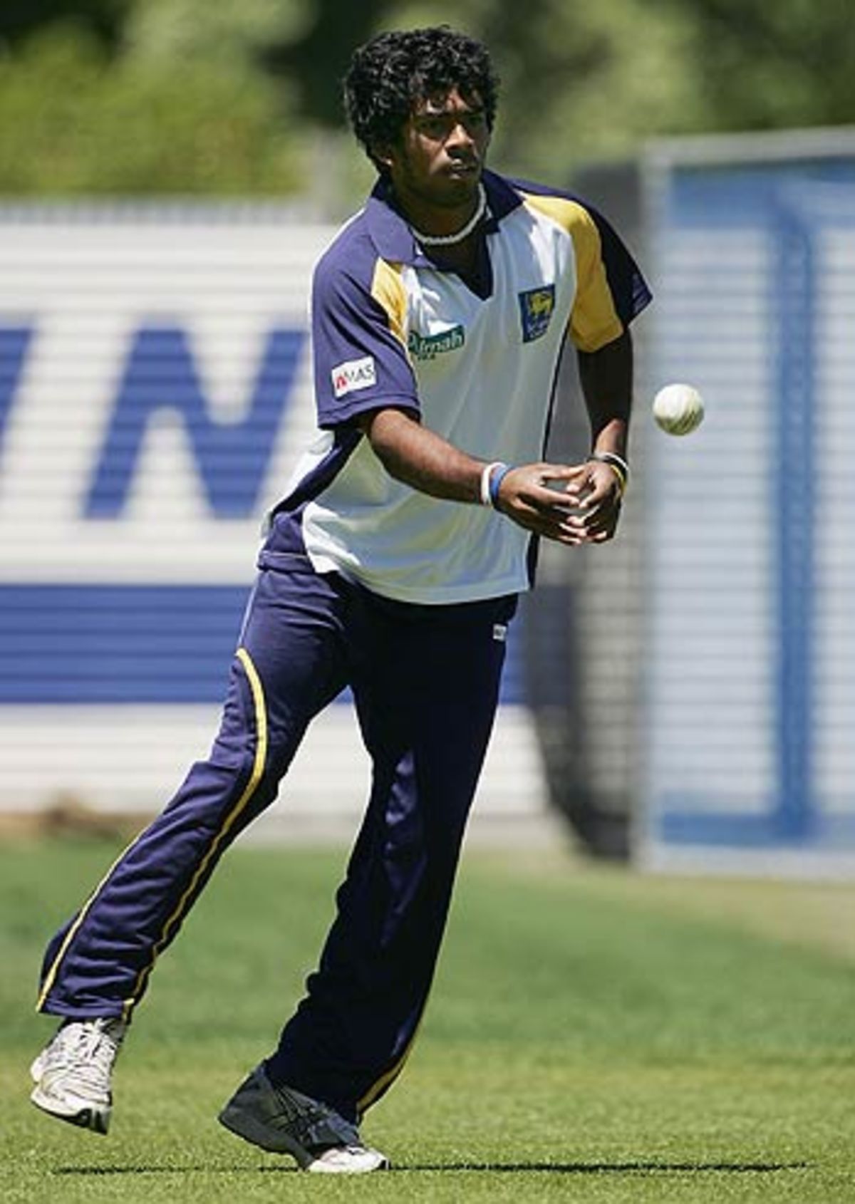 Lasith Malinga works on his fielding | ESPNcricinfo.com