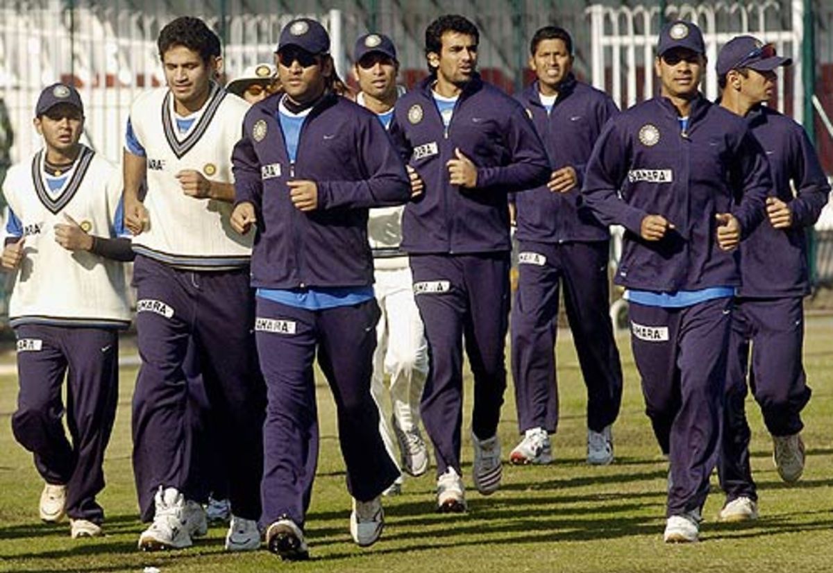 Indian cricketers jog | ESPNcricinfo.com