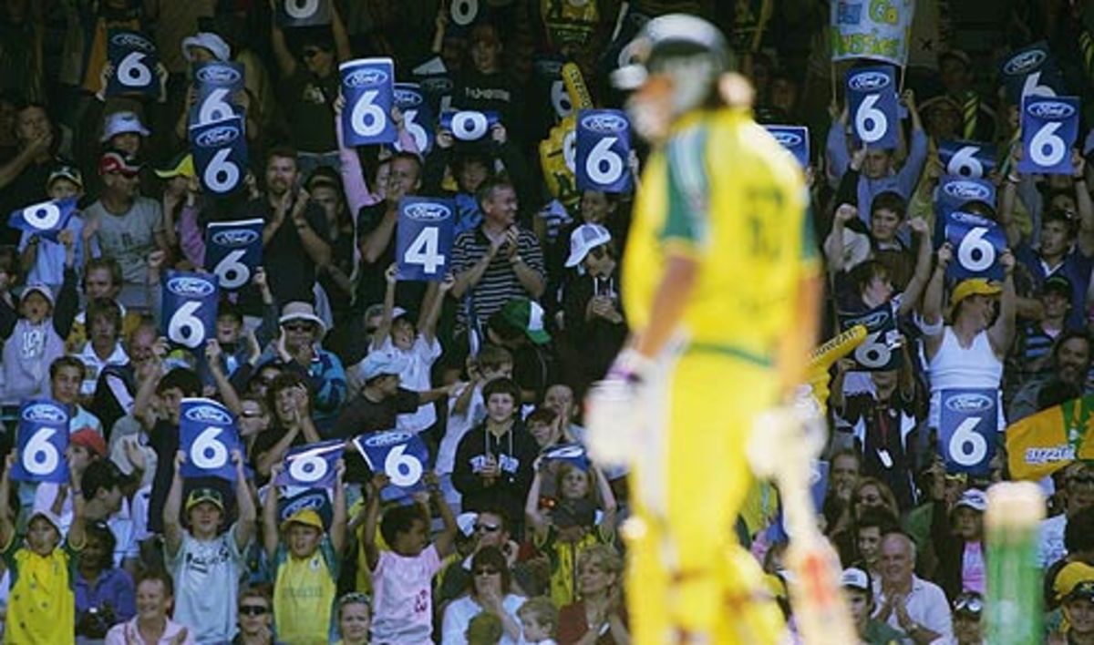 And Andrew Symonds obliges with some fearsome strokeplay | ESPNcricinfo.com