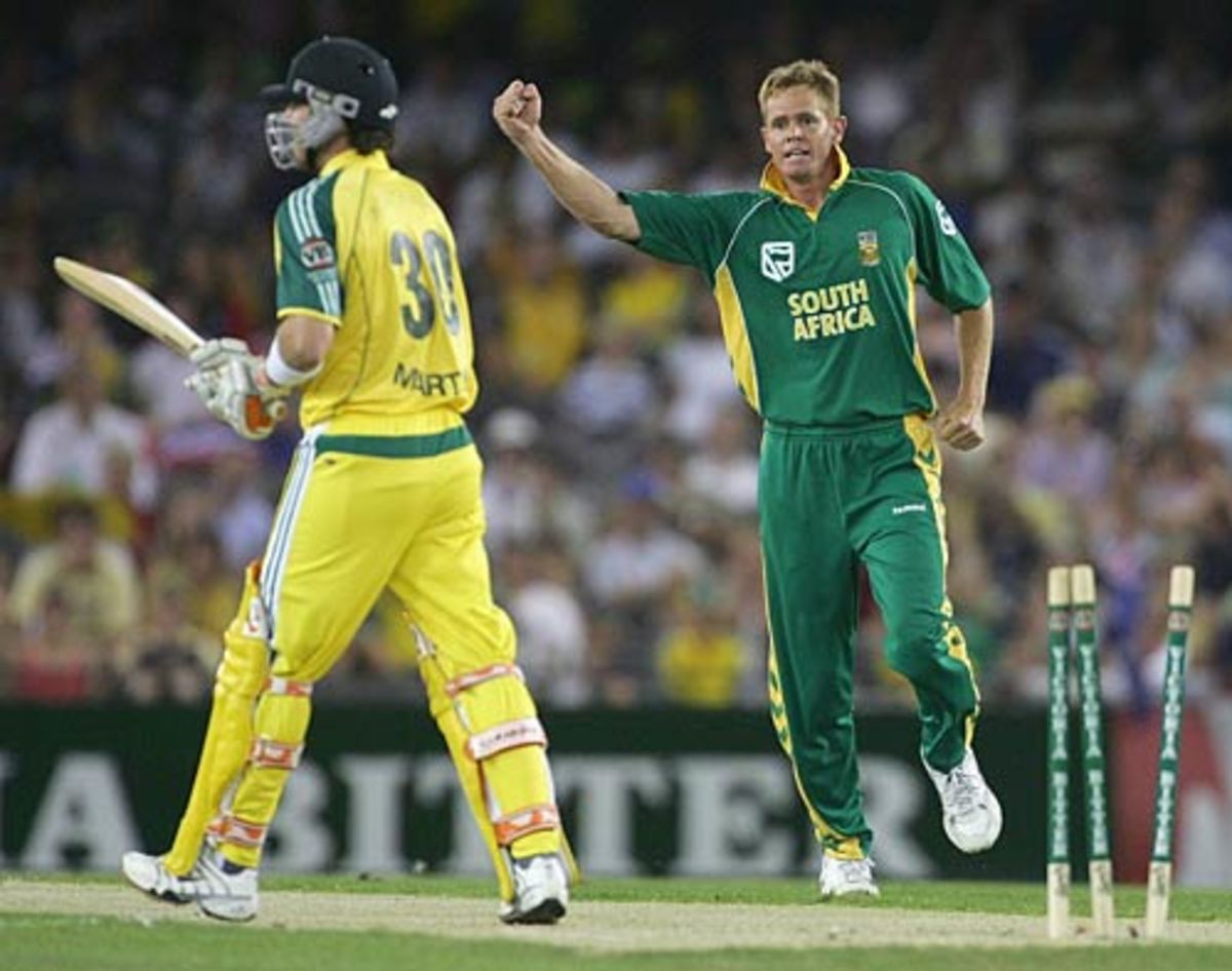 Graeme Smith is delighted after catching Ricky Ponting | ESPNcricinfo.com
