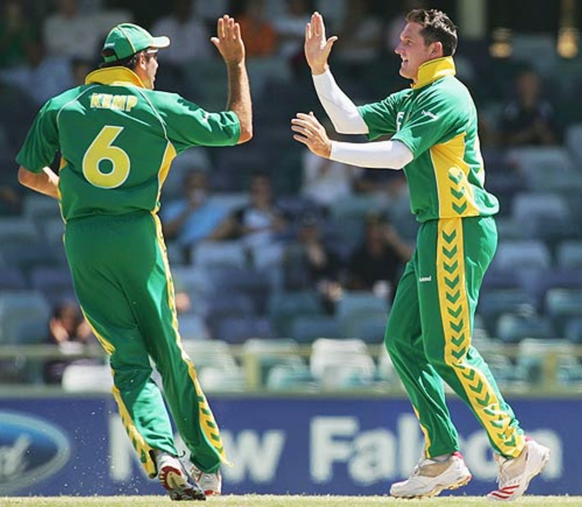 High-fives for Graeme Smith after dismissing Jehan Mubarak ...