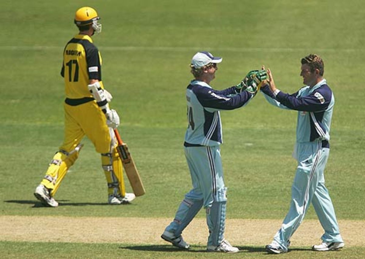 Brad Haddin celebrates with Stuart MacGill after stumping Steve ...