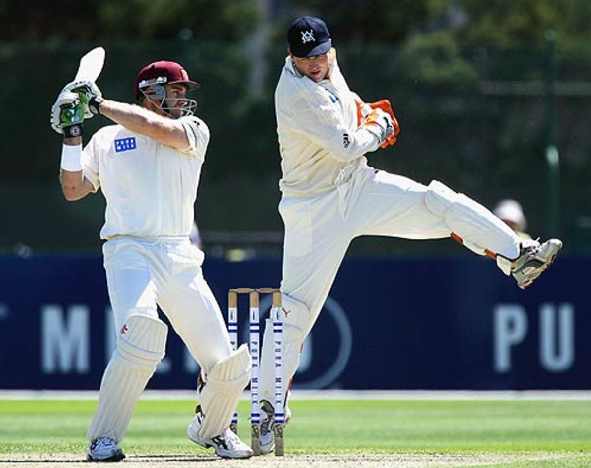 Matthew Hayden misses, Nathan Pilon collects | ESPNcricinfo.com
