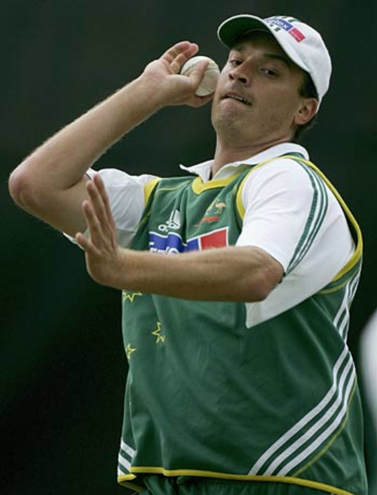 Stuart Clark trains ahead of the Cape Town clash | ESPNcricinfo.com