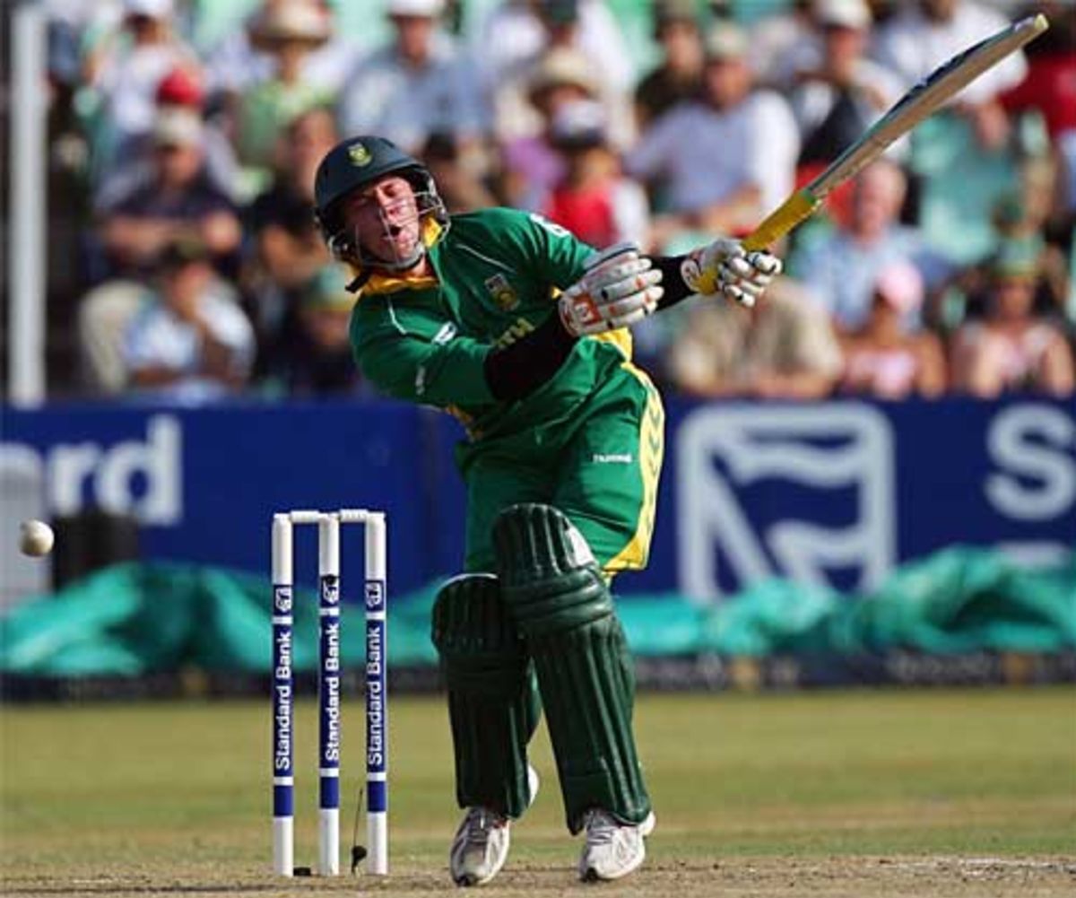 Aw, that's gonna hurt ... AB de Villiers is trapped by Mick Lewis ...