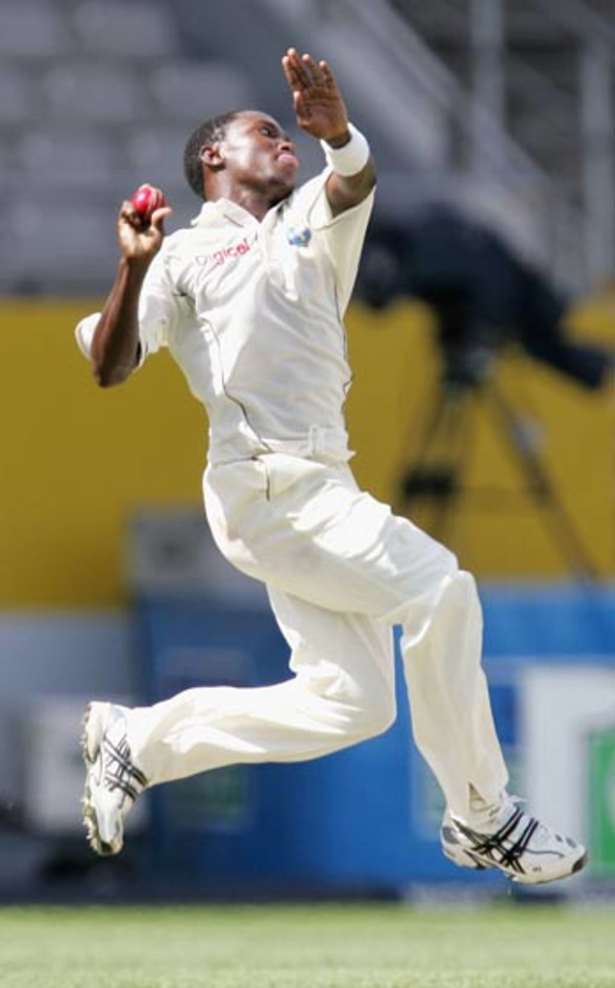 Fidel Edwards charges in | ESPNcricinfo.com