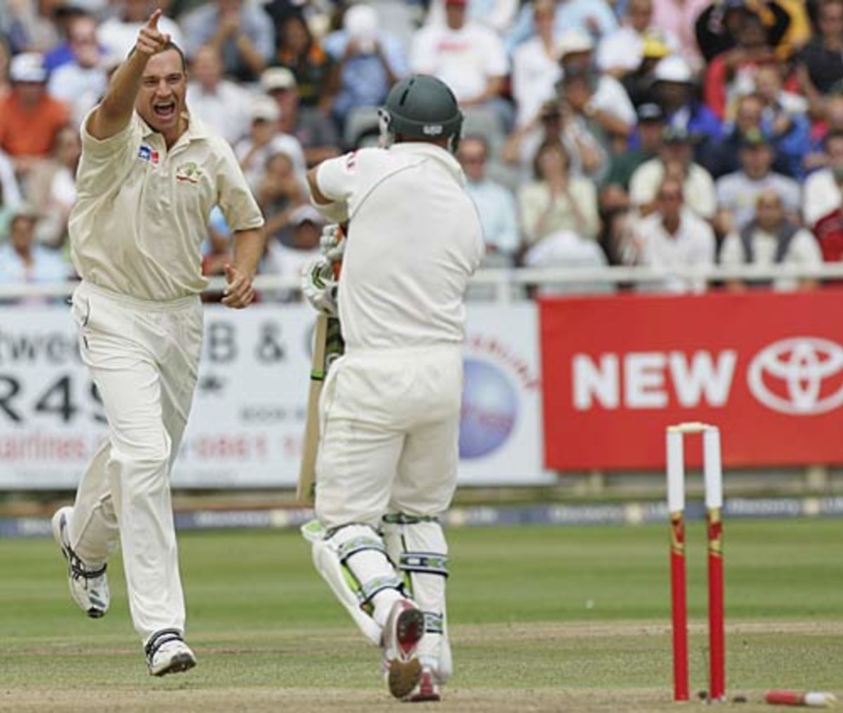 Stuart Clark removes Herschelle Gibbs' off stump | ESPNcricinfo.com Stuart Clark removes Herschelle Gibbs' off stump | ESPNcricinfo.com