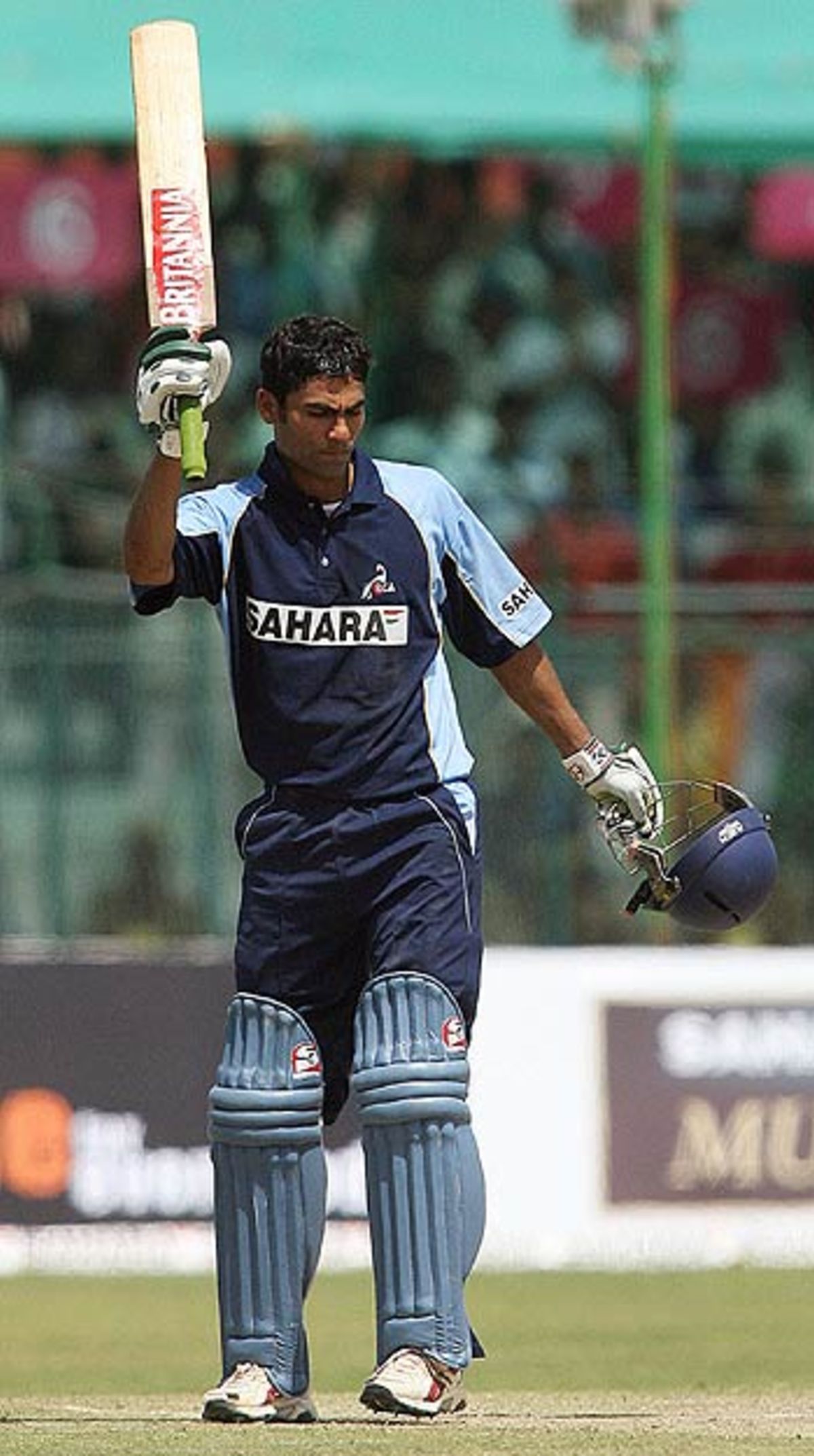 Mohammad Kaif celebrates his hundred | ESPNcricinfo.com