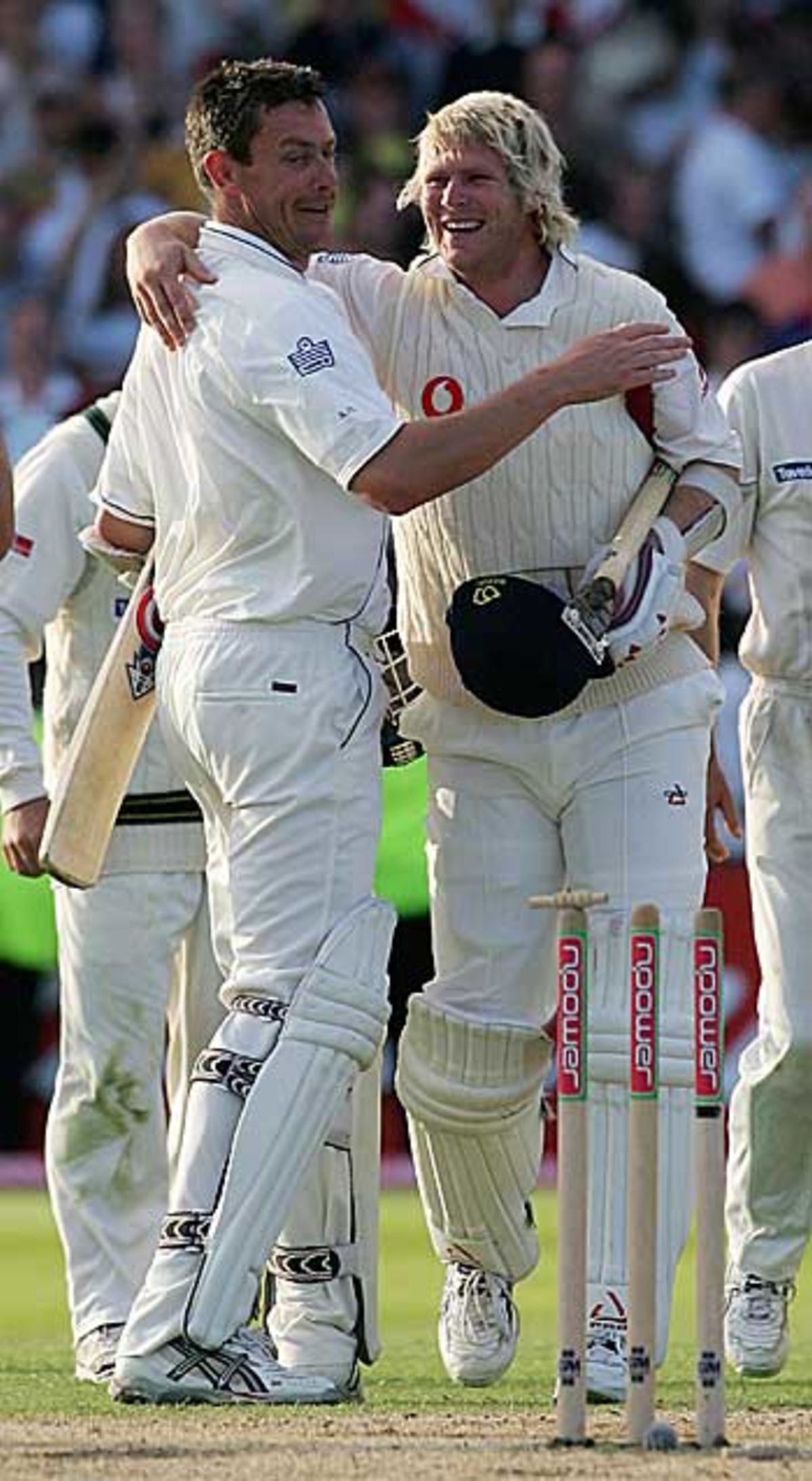 Matthew Hoggard and Ashley Giles celebrate victory | ESPNcricinfo.com