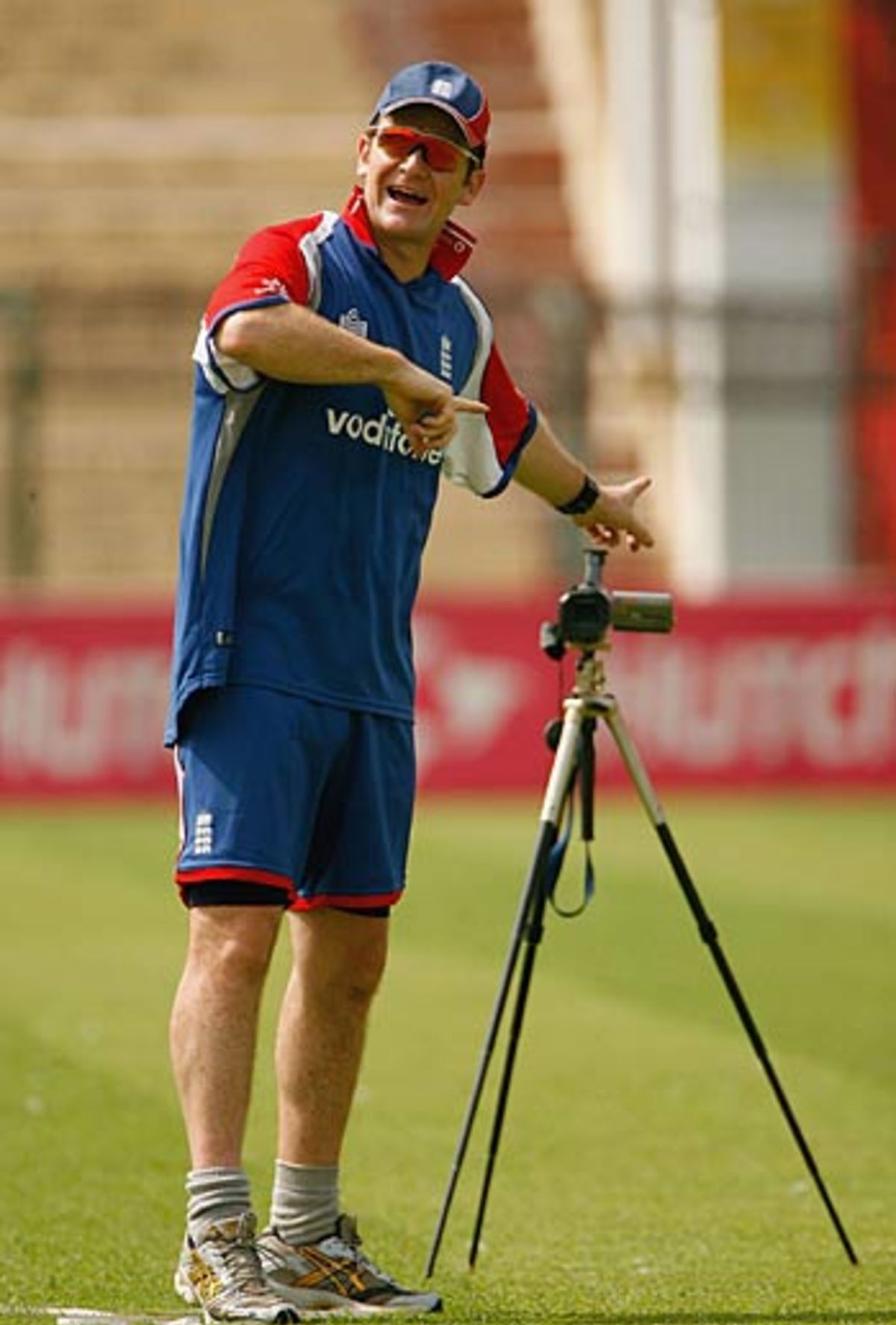 Jason Gillespie reacts after Javed Omar survives a close call ...