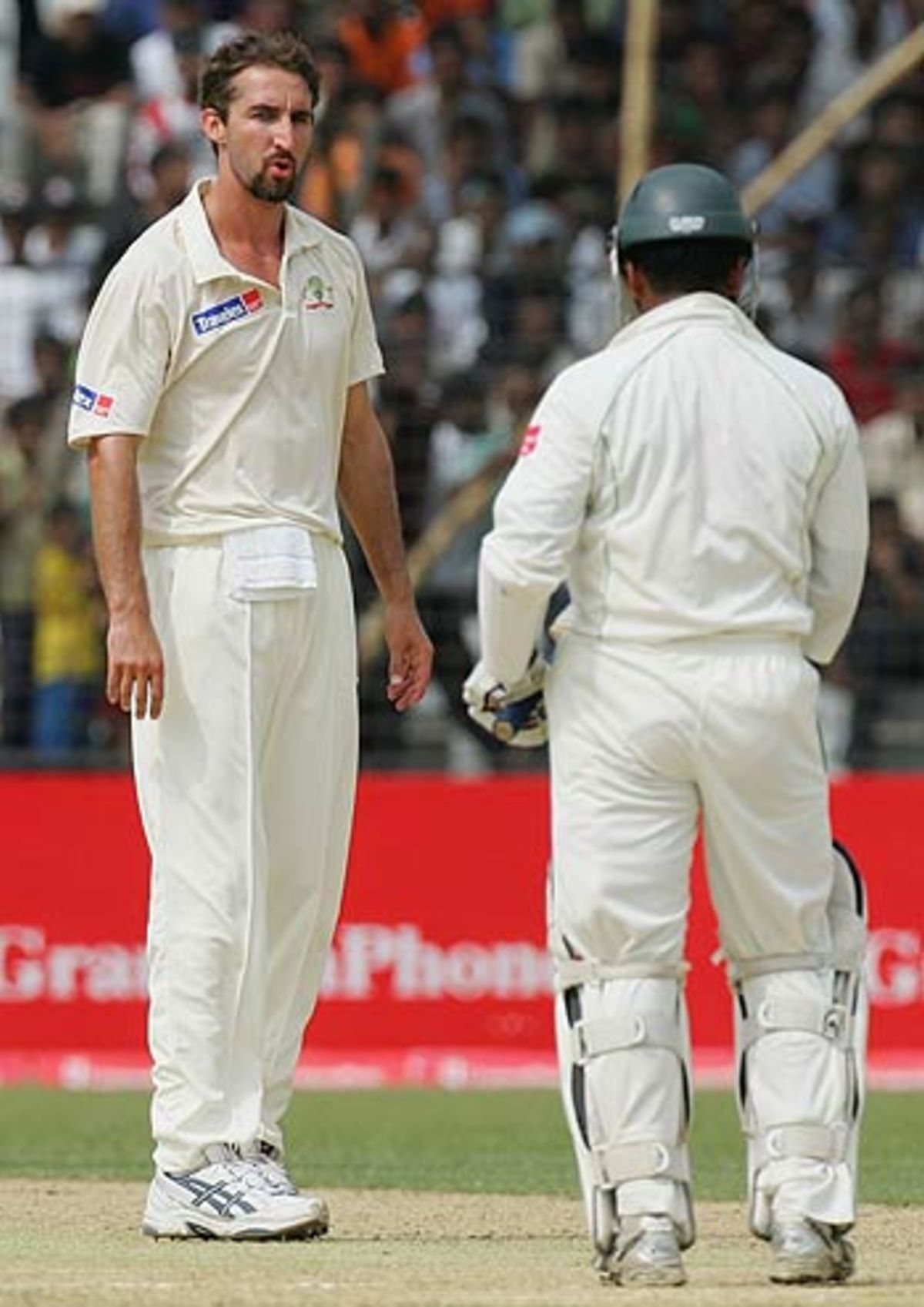 Jason Gillespie reacts after Javed Omar survives a close call ...