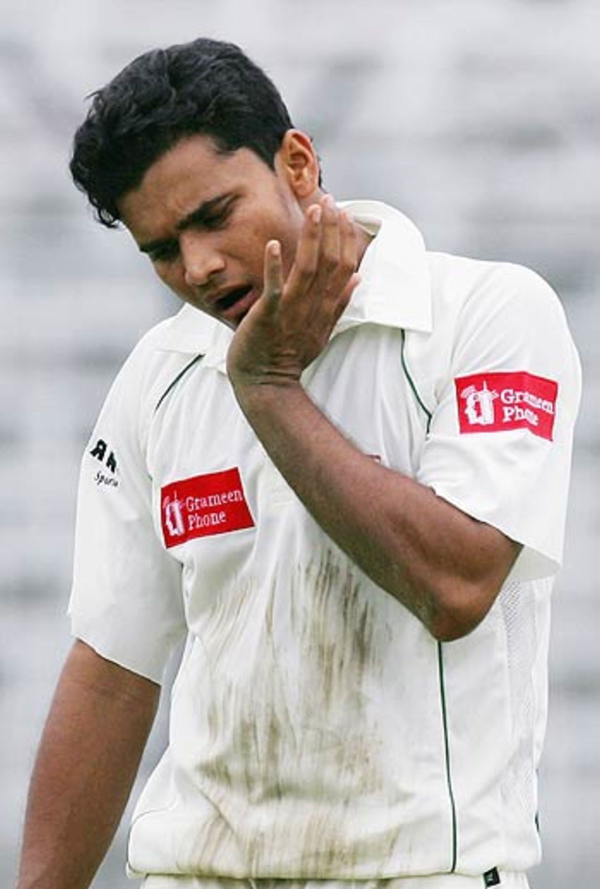 Ricky Ponting skies a pull to deep backward square leg | ESPNcricinfo.com