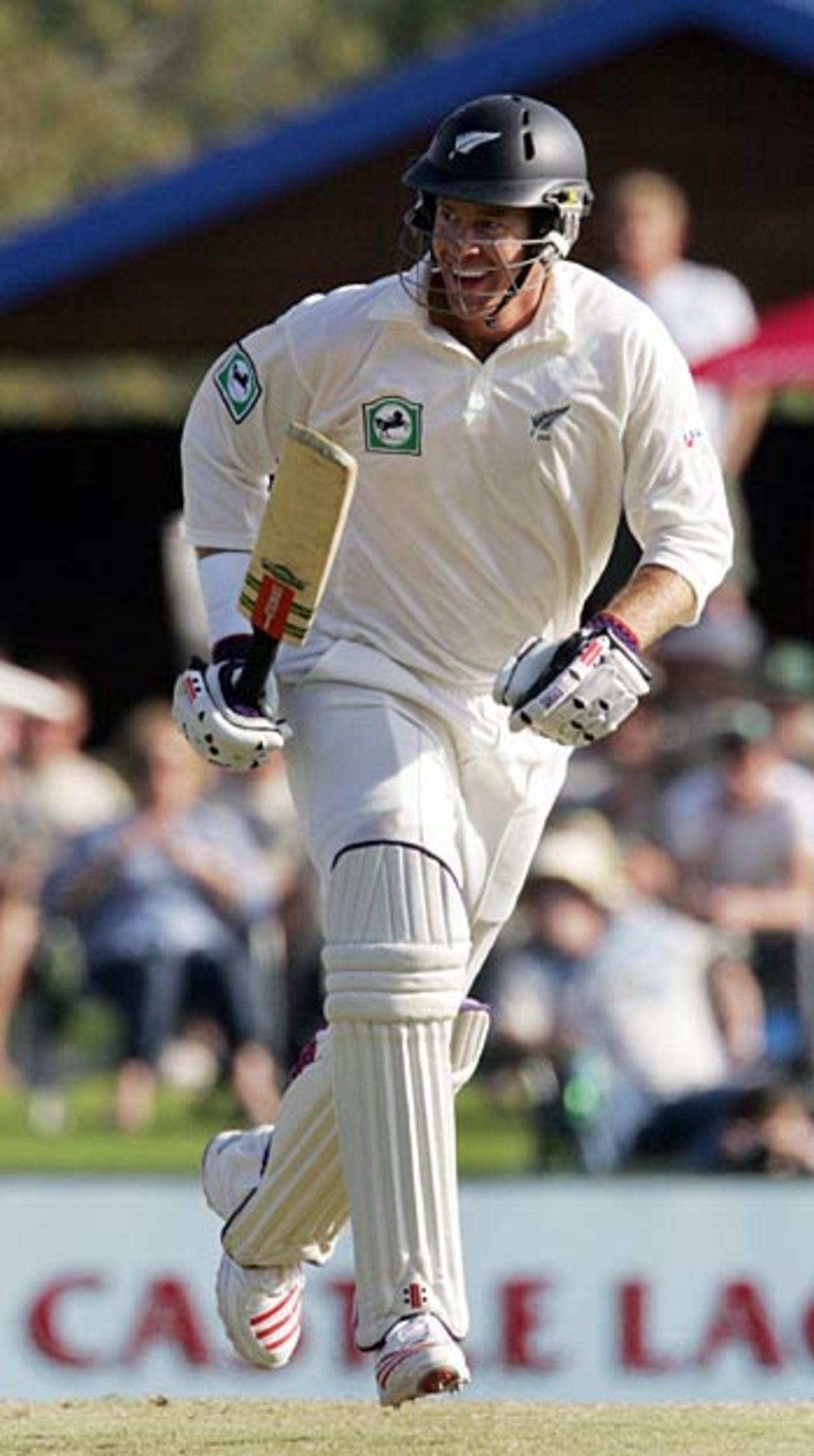 Jacob Oram hits the boundary that brings up his ton | ESPNcricinfo.com