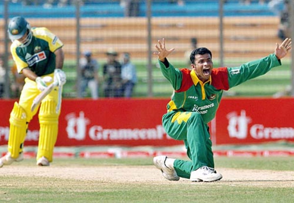 Abdur Razzak makes a successful appeal against Ricky Ponting ...