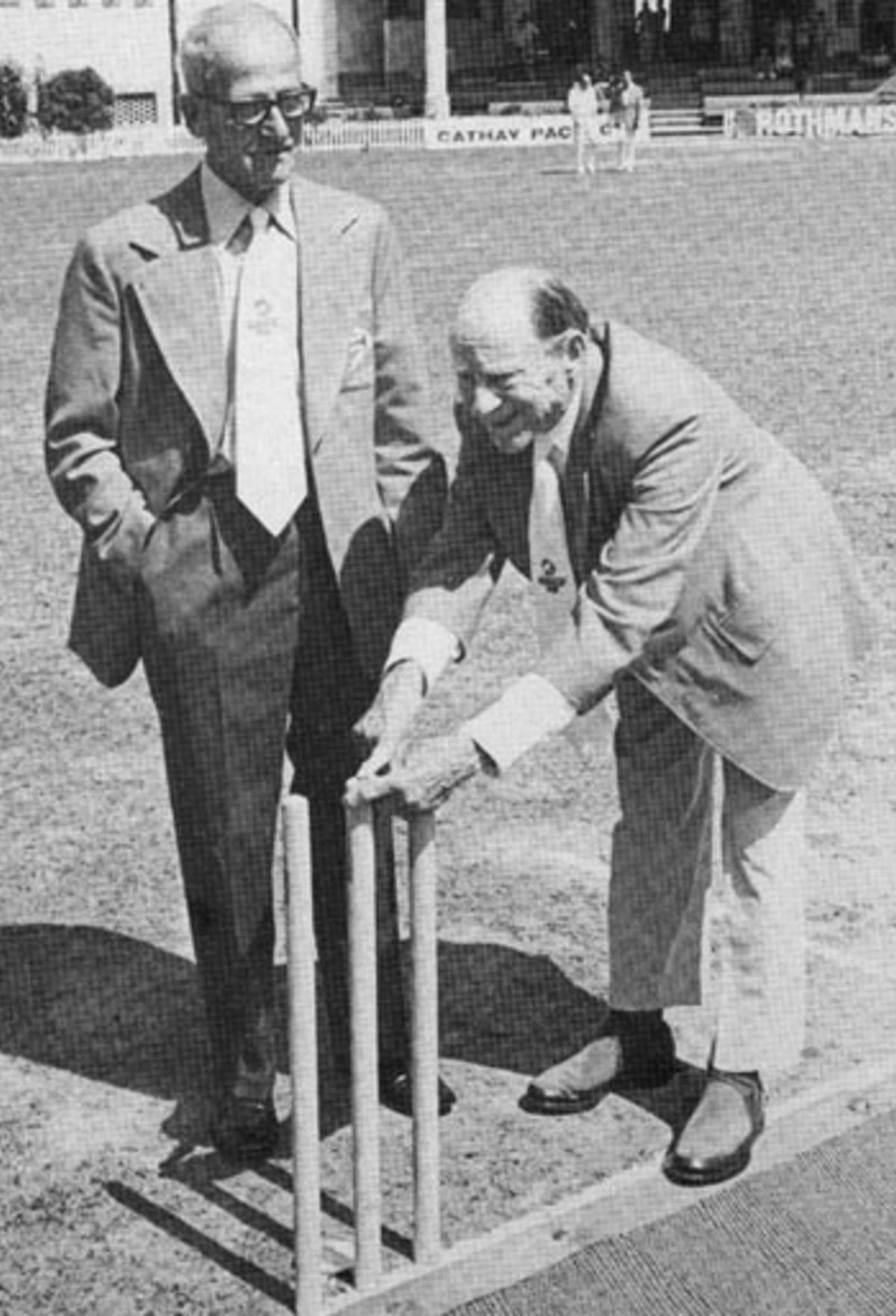 Harold Larwood and Bert Oldfield reunited in Hong Kong | ESPNcricinfo.com