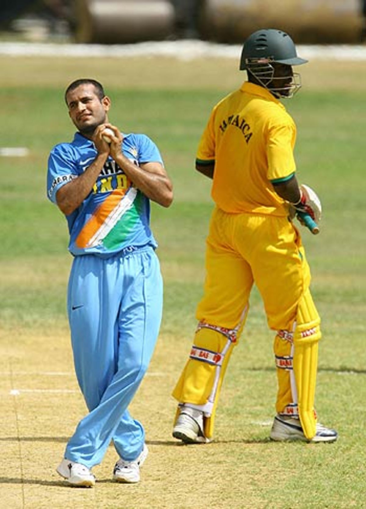Irfan Pathan takes a return catch to dismiss Danza Hyatt | ESPNcricinfo.com