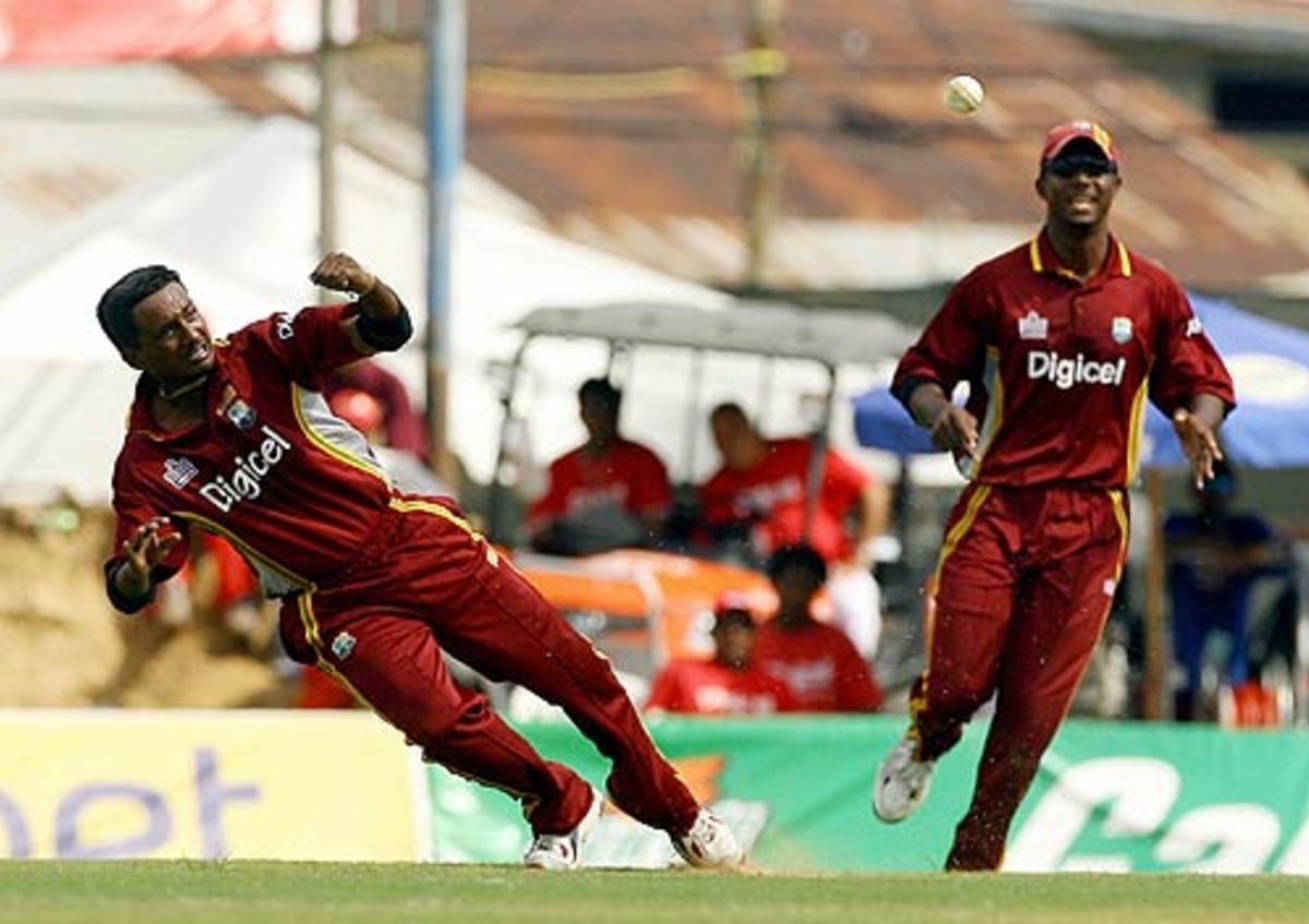 Wavell Hinds struck telling blows with the new ball | ESPNcricinfo.com