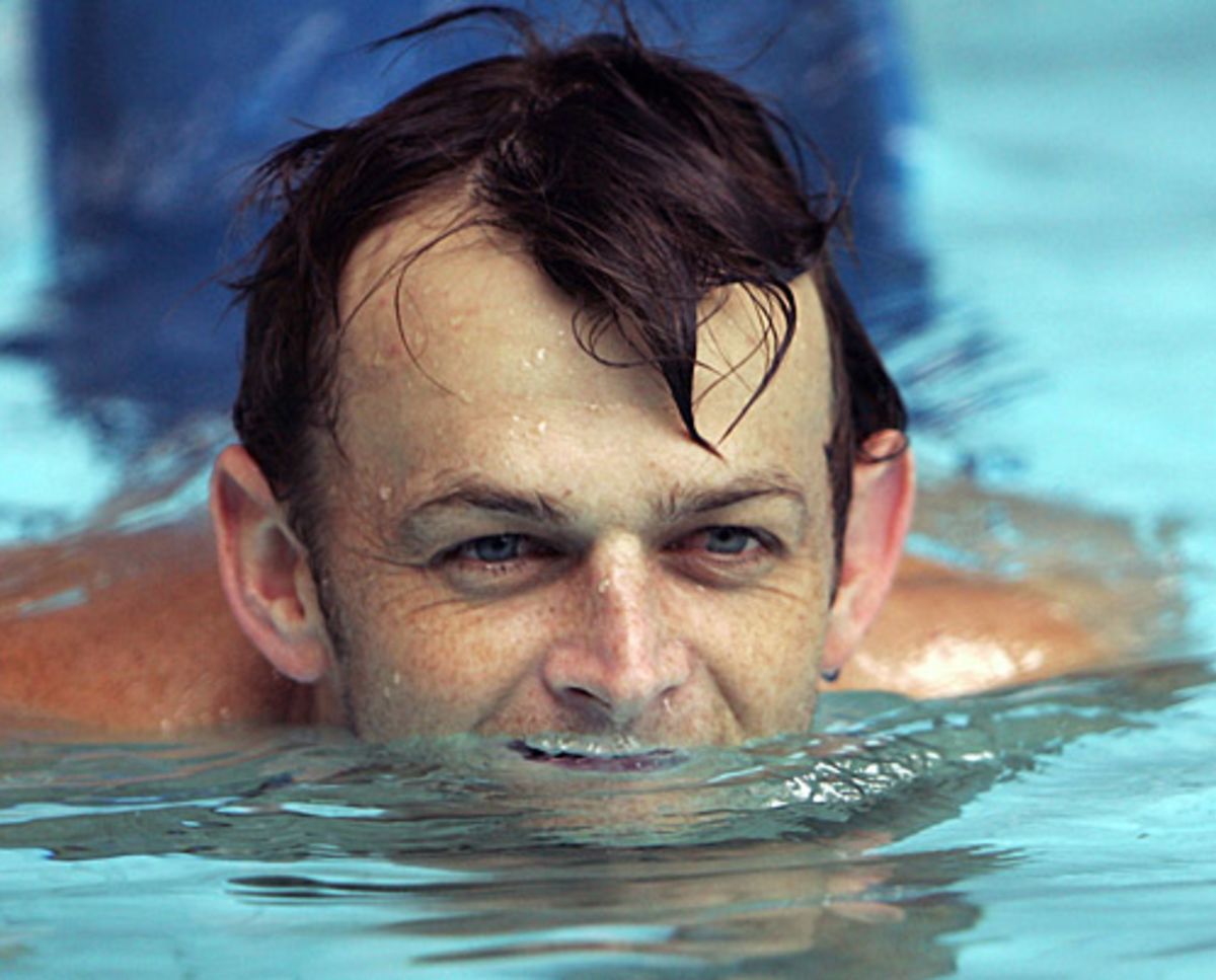Adam Gilchrist goes swimming | ESPNcricinfo.com