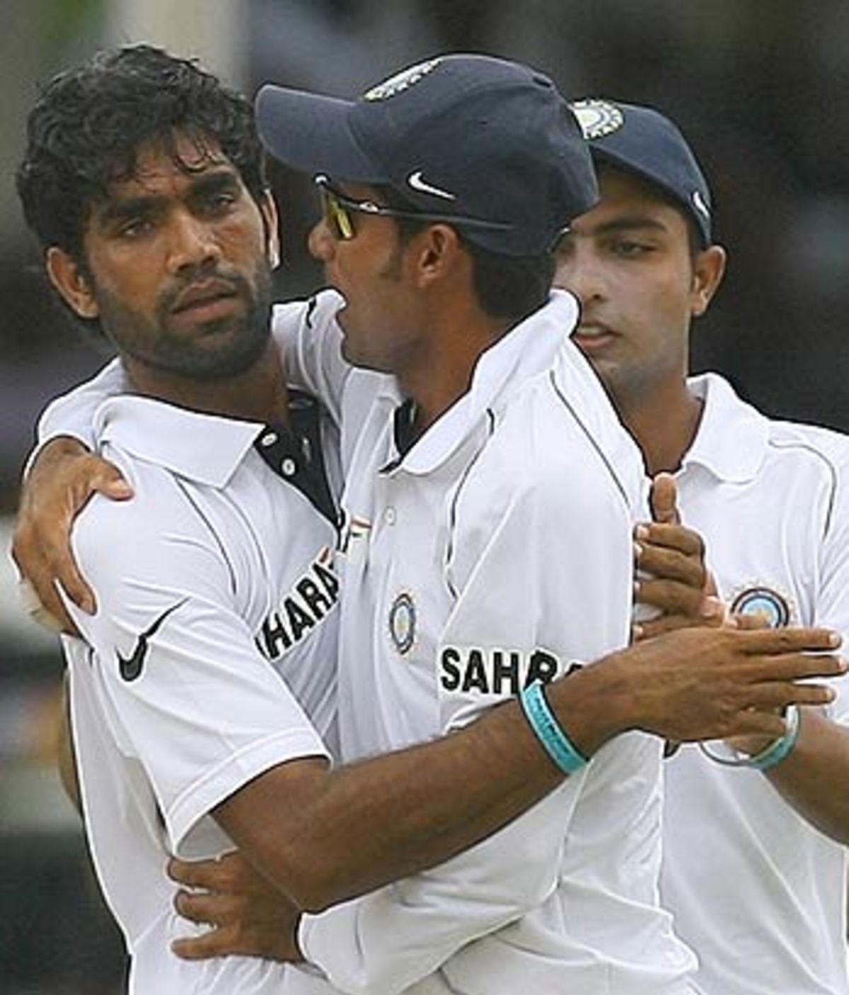 Mohammad Kaif congratulates Munaf Patel after dismissing Daren Ganga ...