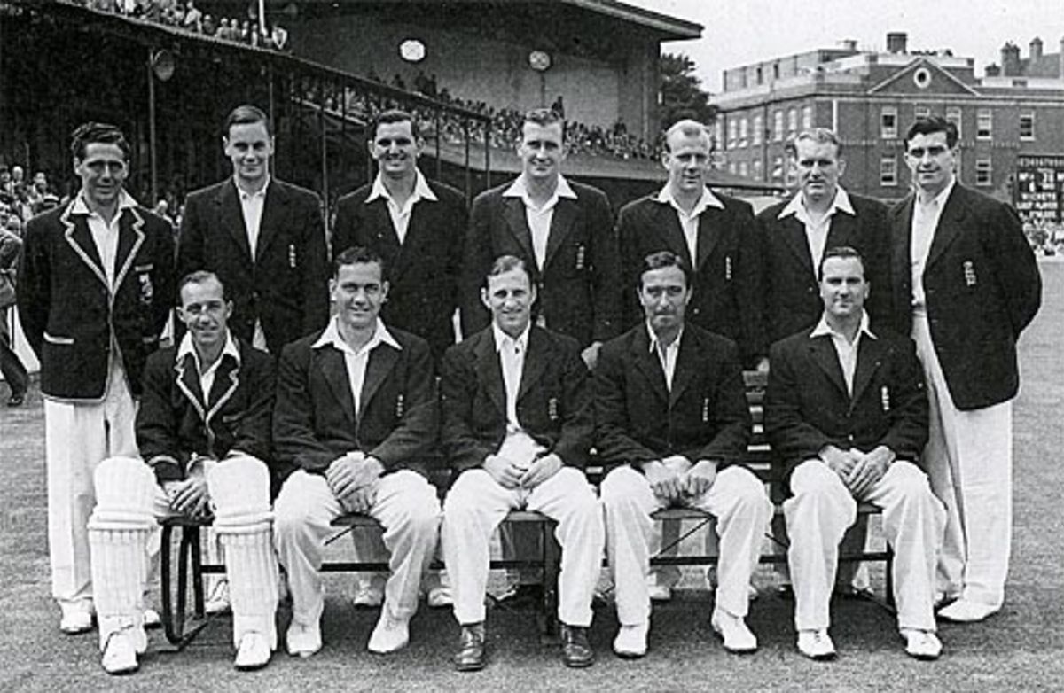 The England side that regained the Ashes at The Oval in 1953 ...
