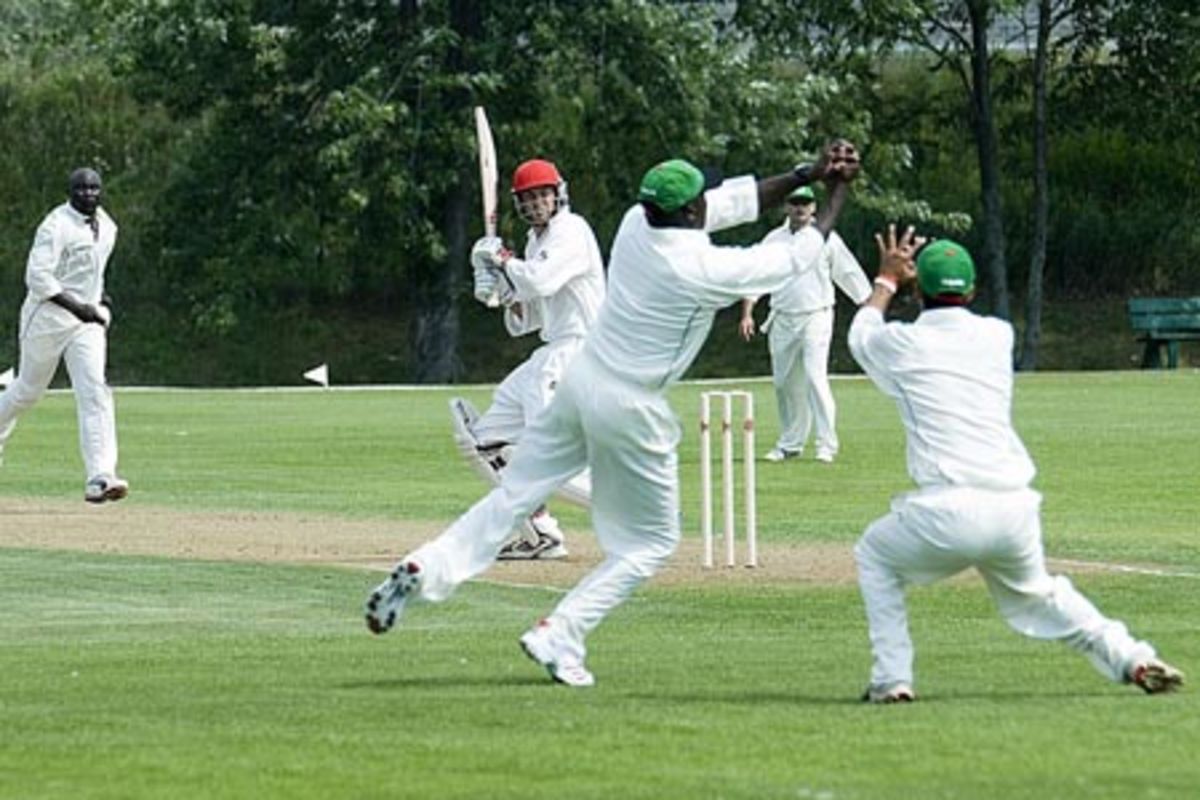 Geoff Barnett brilliantly caught by Steve Tikolo | ESPNcricinfo.com