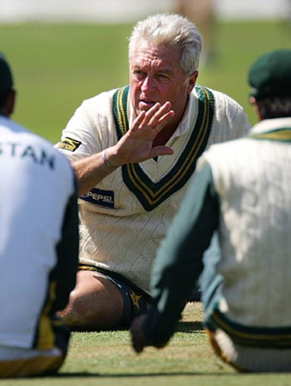 Bob Woolmer speaks to the players | ESPNcricinfo.com