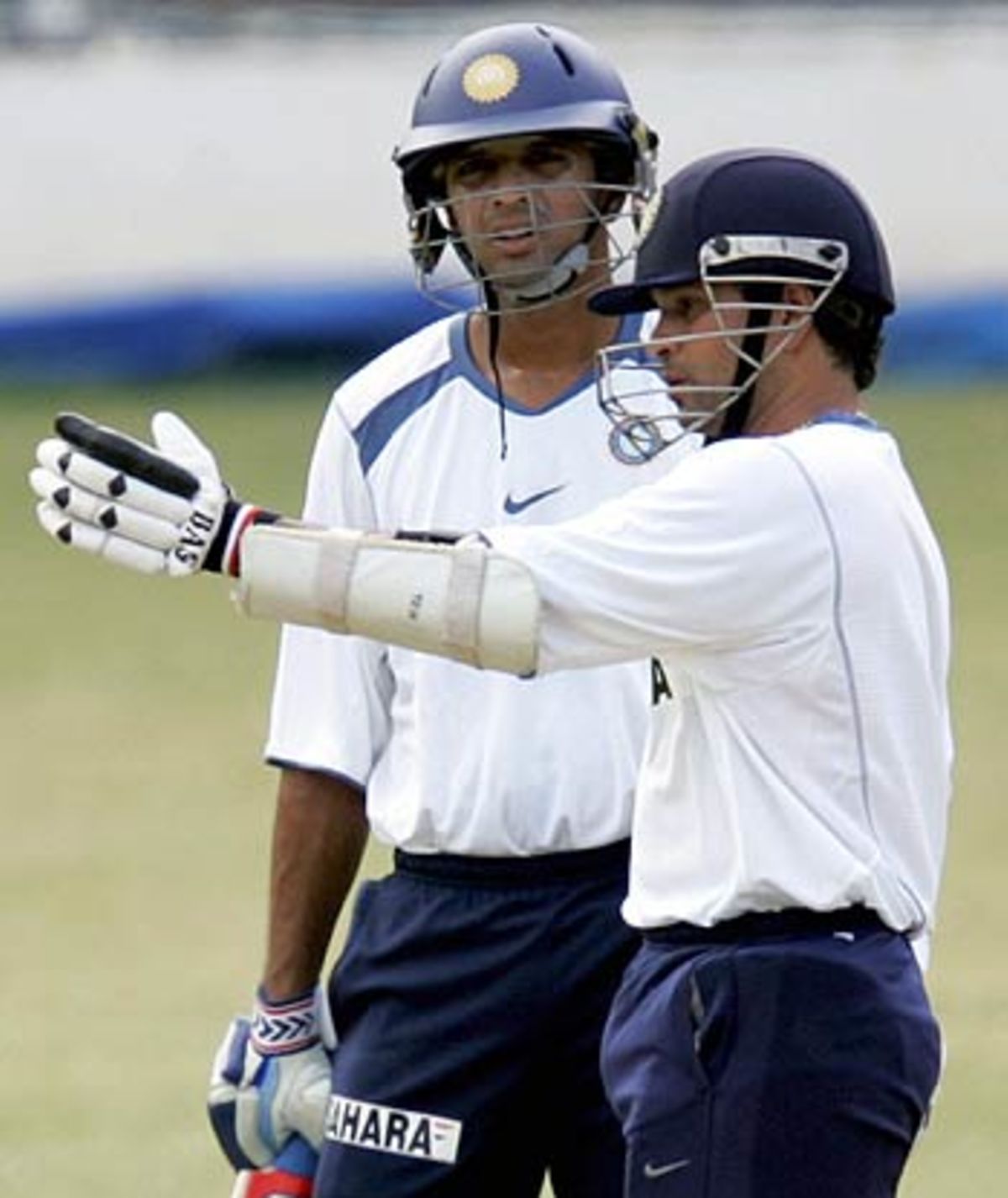Rahul Dravid and Sachin Tendulkar have a chat | ESPNcricinfo.com Rahul Dravid and Sachin Tendulkar have a chat | ESPNcricinfo.com