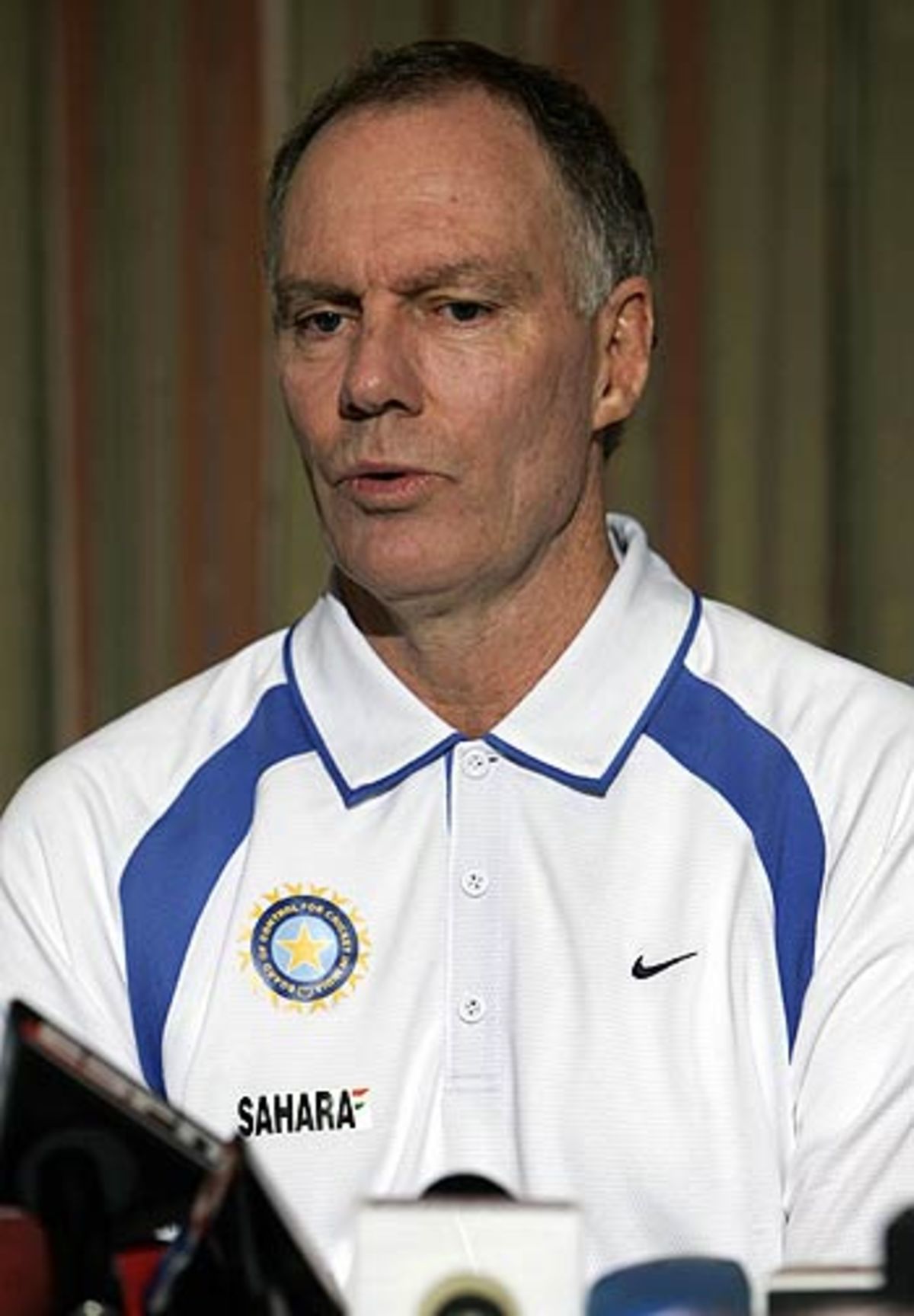 Greg Chappell makes an announcement at a press conference in Colombo ...