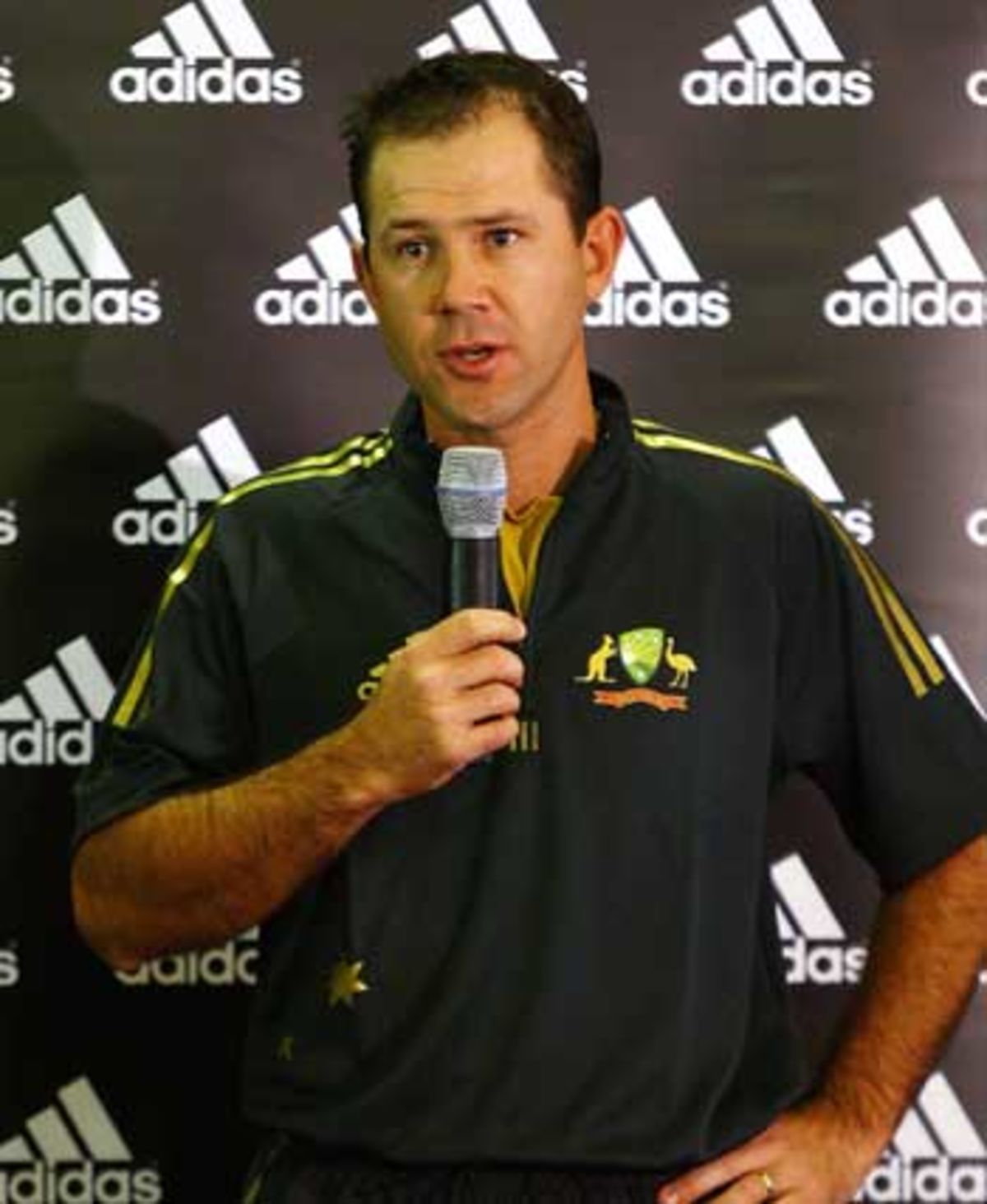 Ricky Ponting poses with young cricketers at the SCG | ESPNcricinfo.com
