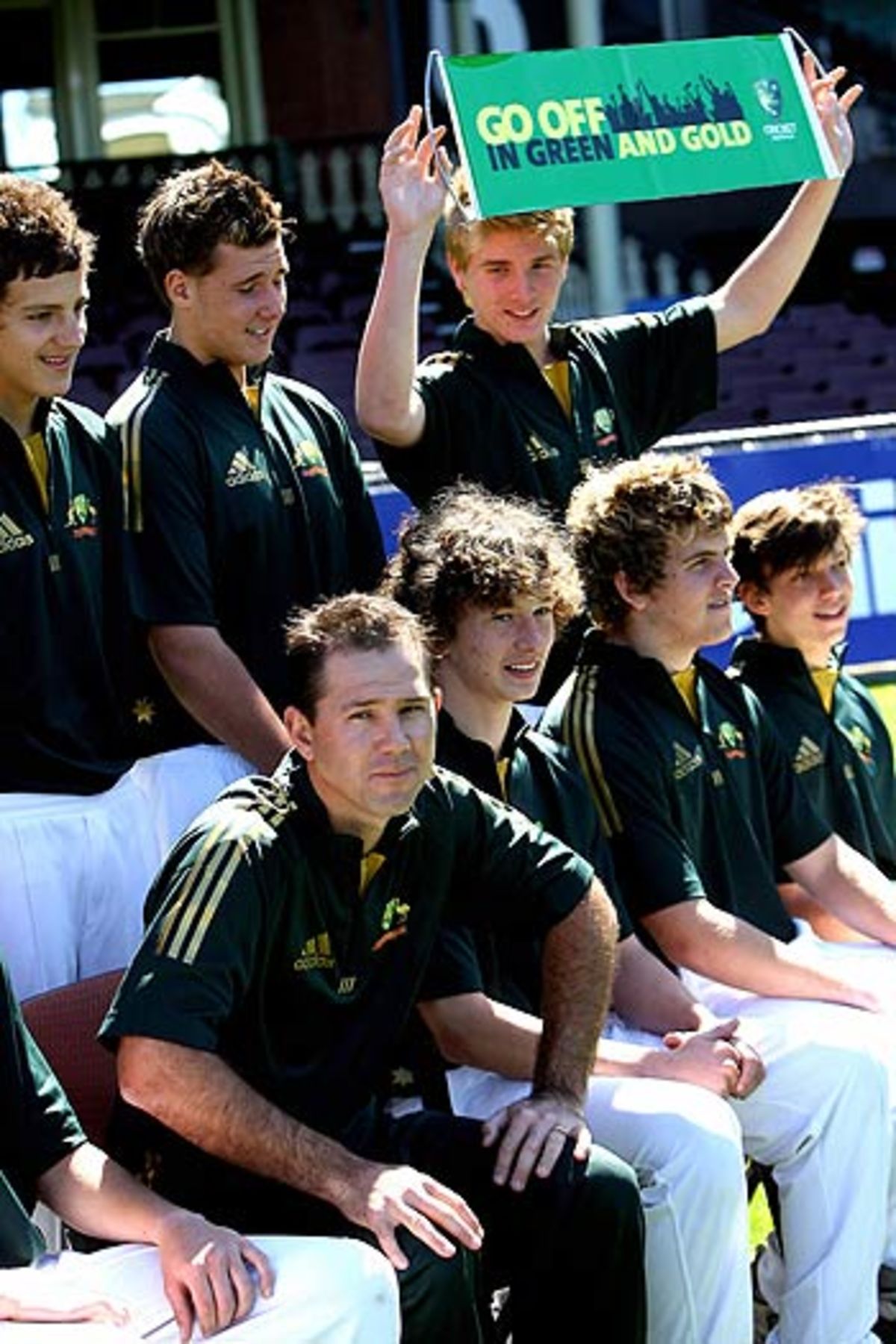 Ricky Ponting poses with young cricketers at the SCG | ESPNcricinfo.com