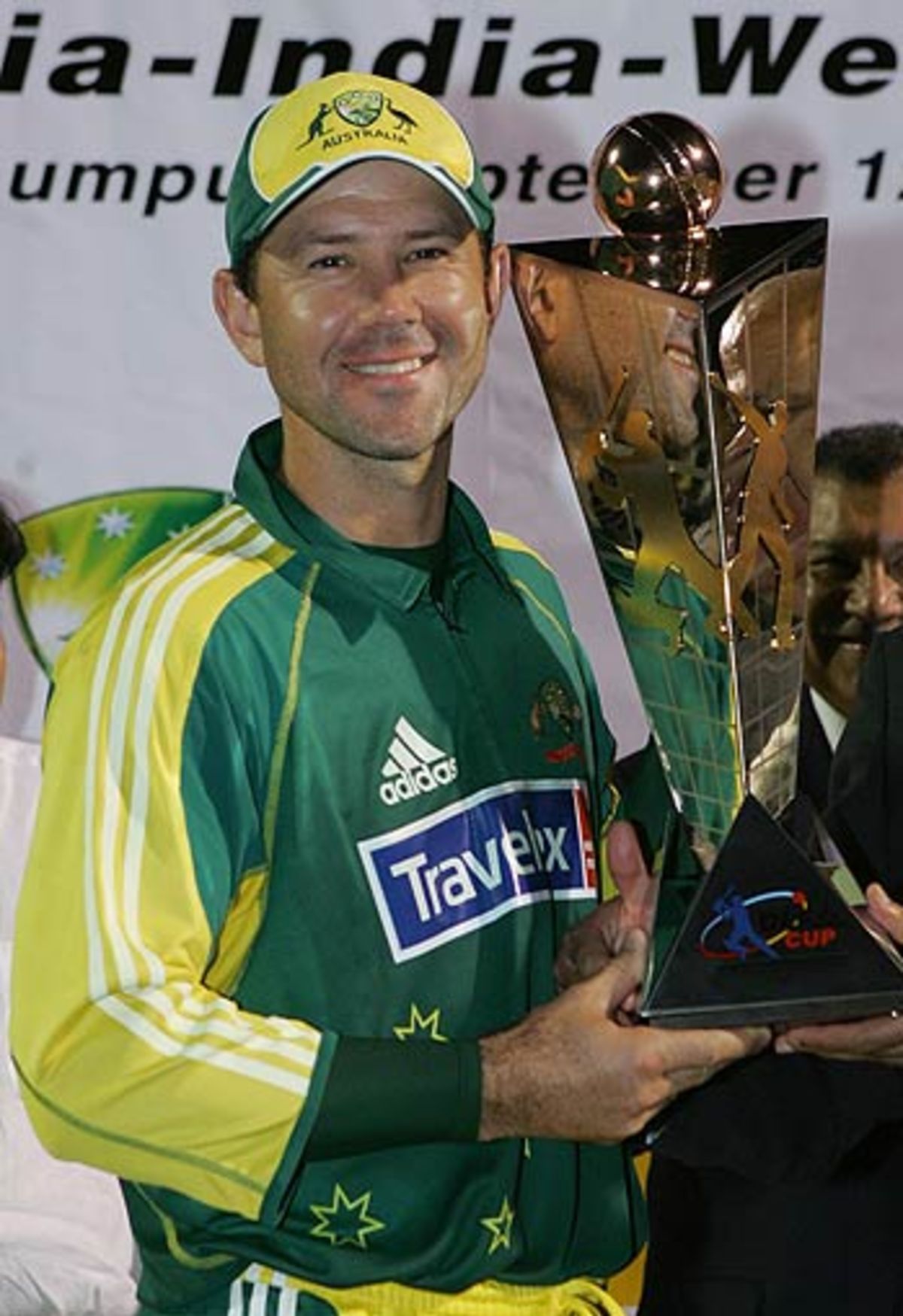 The victorious Australians pose with the DLF Cup | ESPNcricinfo.com
